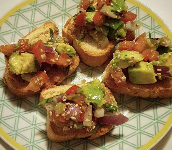 smashed avo bruchetta | bunch