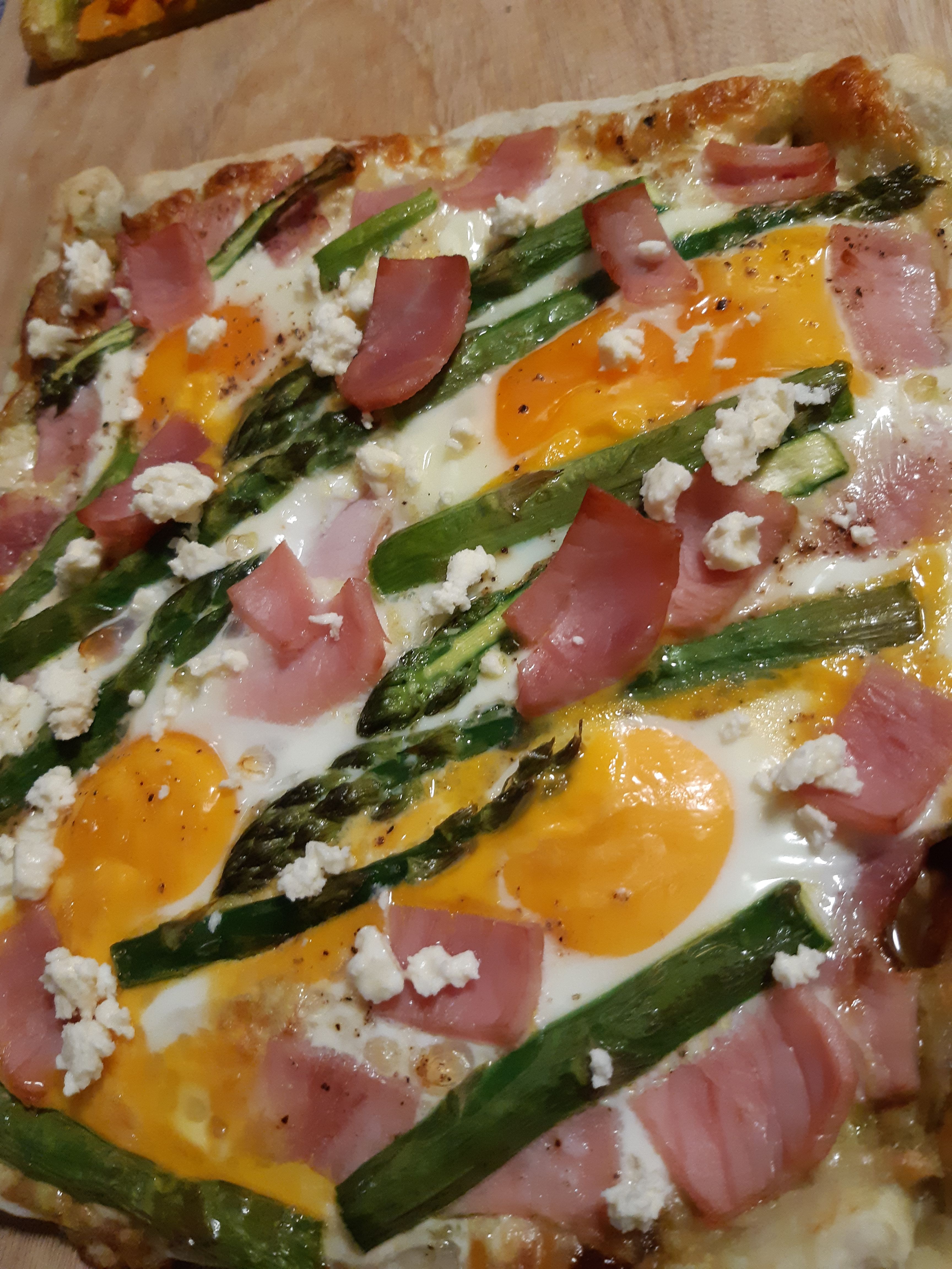 Cheesy Pesto Bacon and Egg Tart | bunch