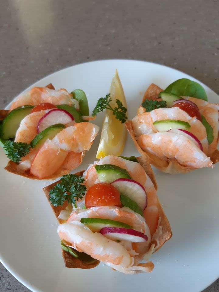 Prawn cocktail wonton cupletts | bunch