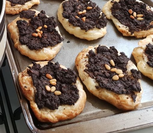 Tripoli Lahme Ajeen (lebanese meatmix on pastry) | bunch