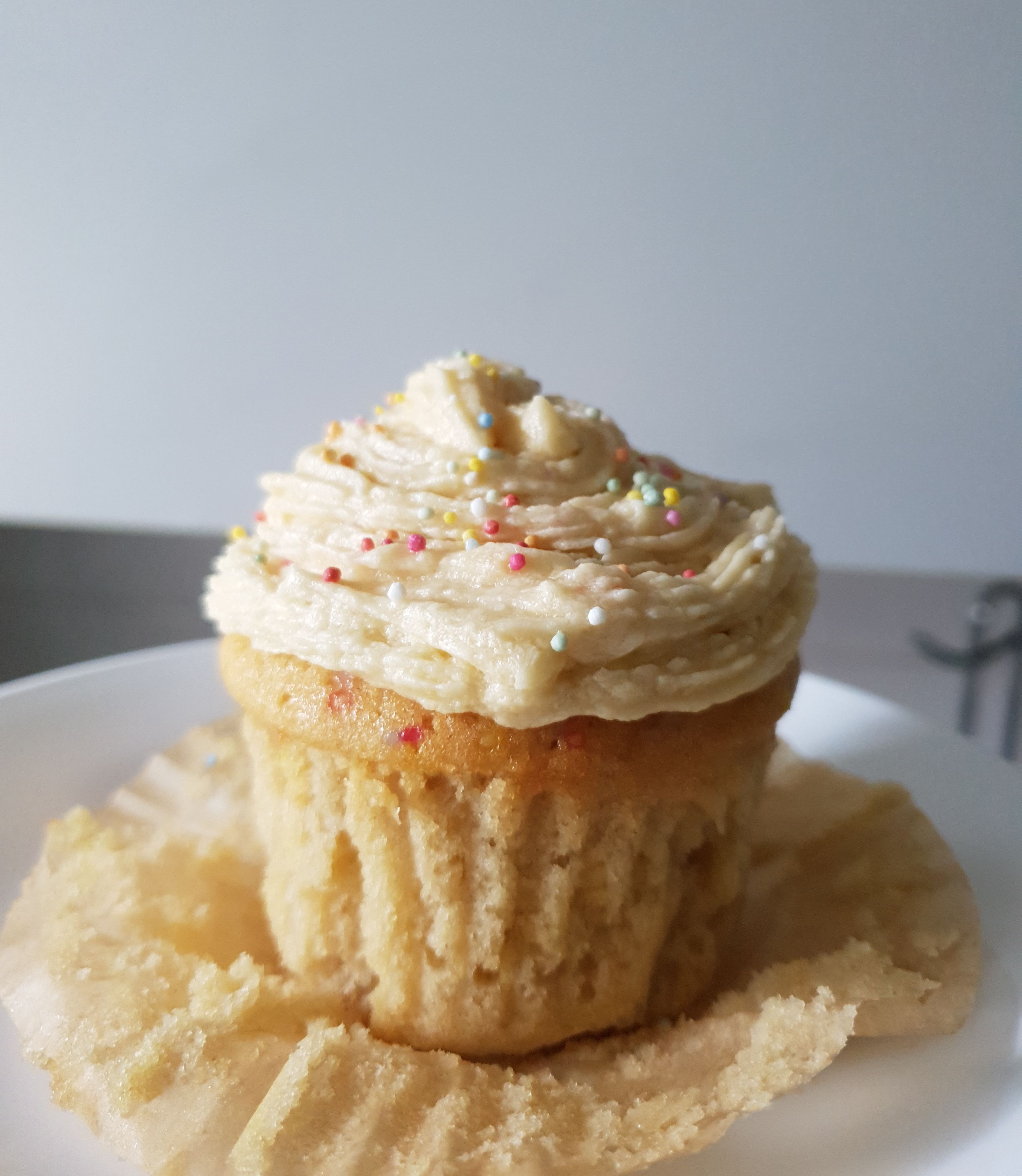Vanilla Cupcakes w Sprinkles | bunch
