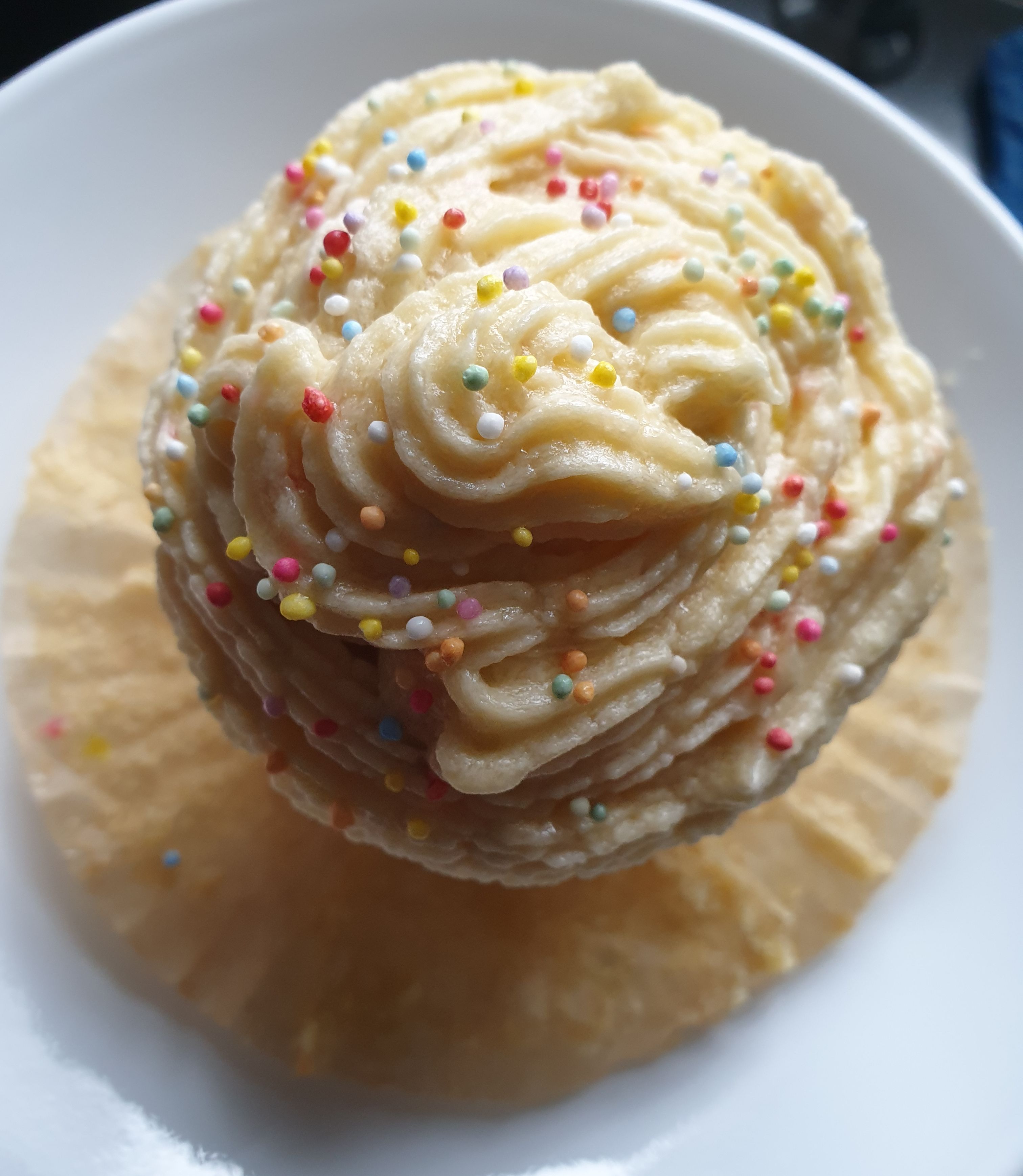 Vanilla buttercream w sprinkles | bunch