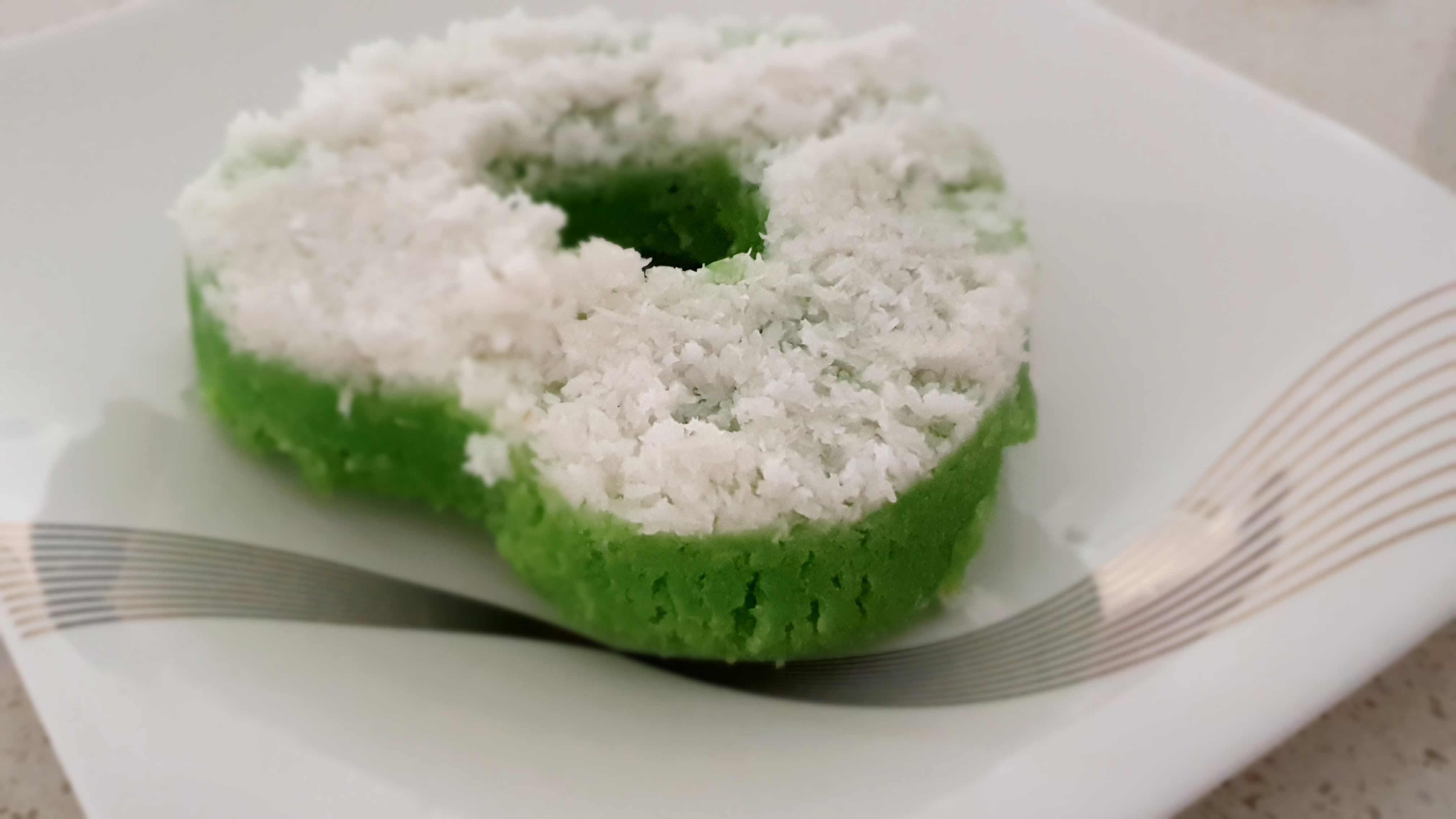 Pandan coconut steam cakes | bunch