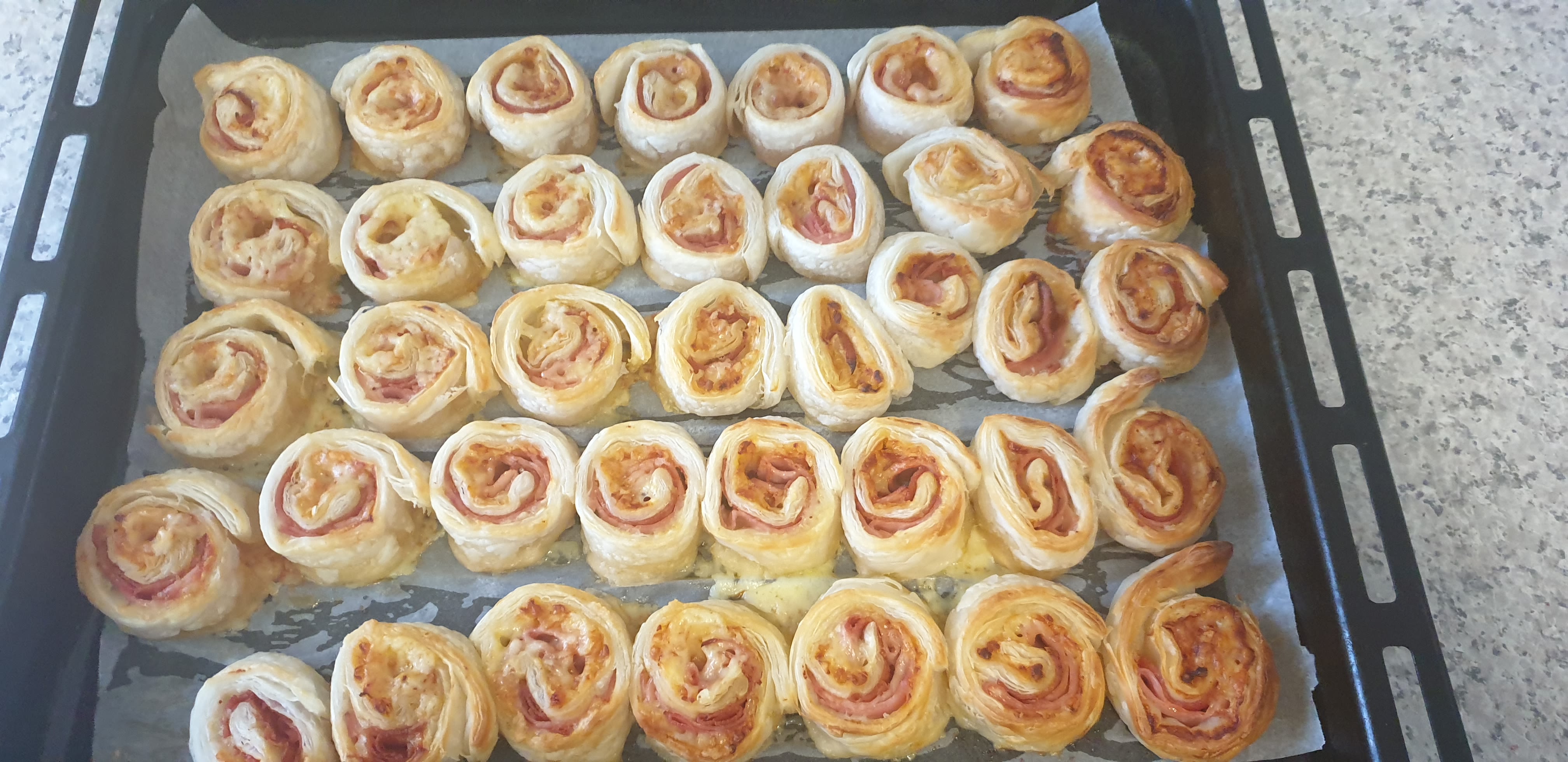 Pizza scrolls | bunch
