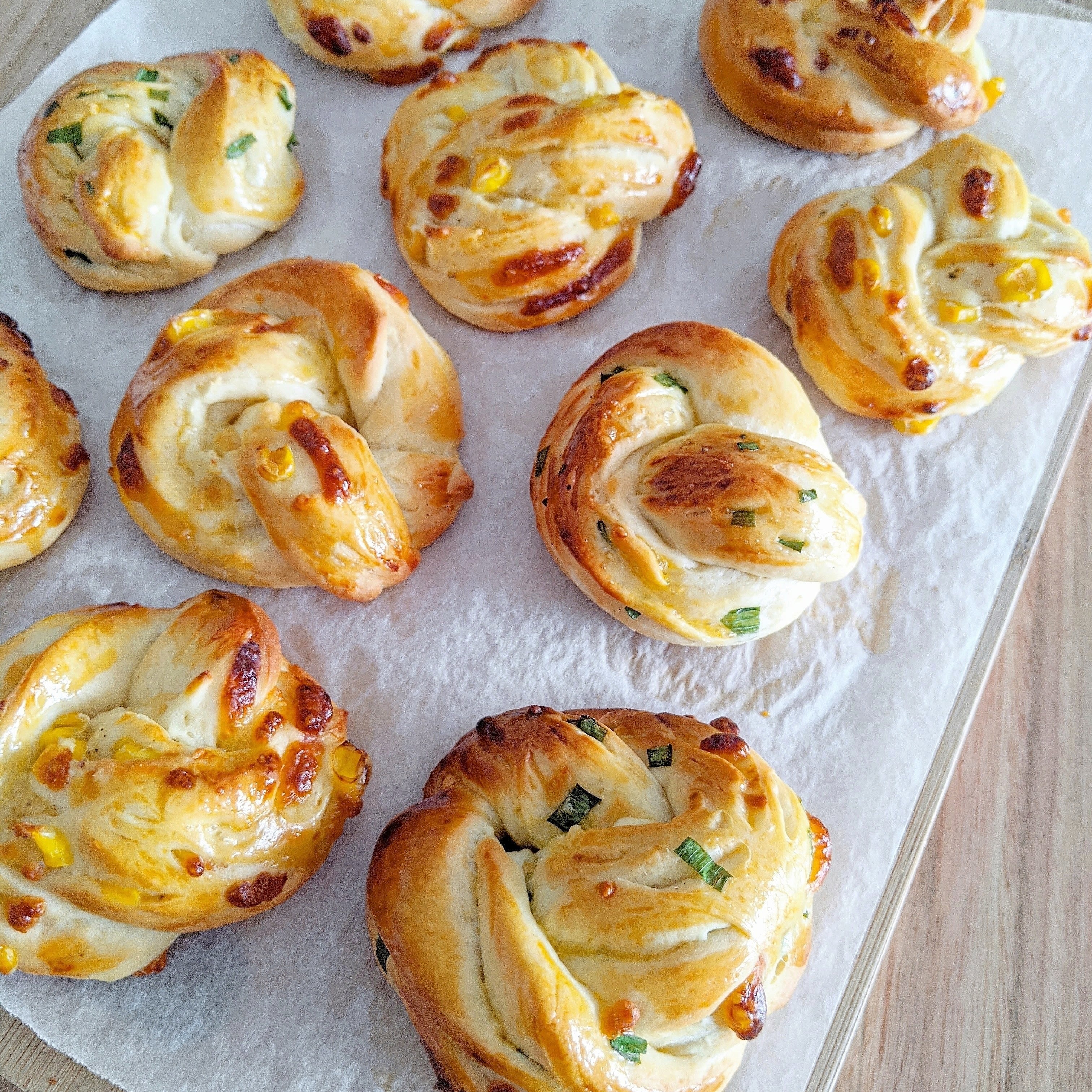 Cheesy corn and spring onion milk buns | bunch