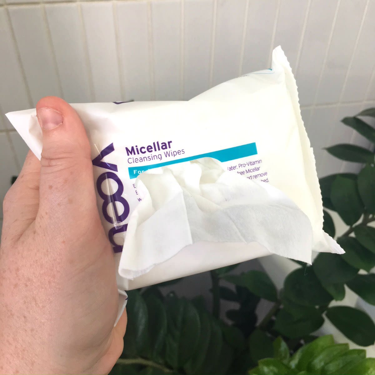 Make-up wipes to clean stains off clothes | bunch