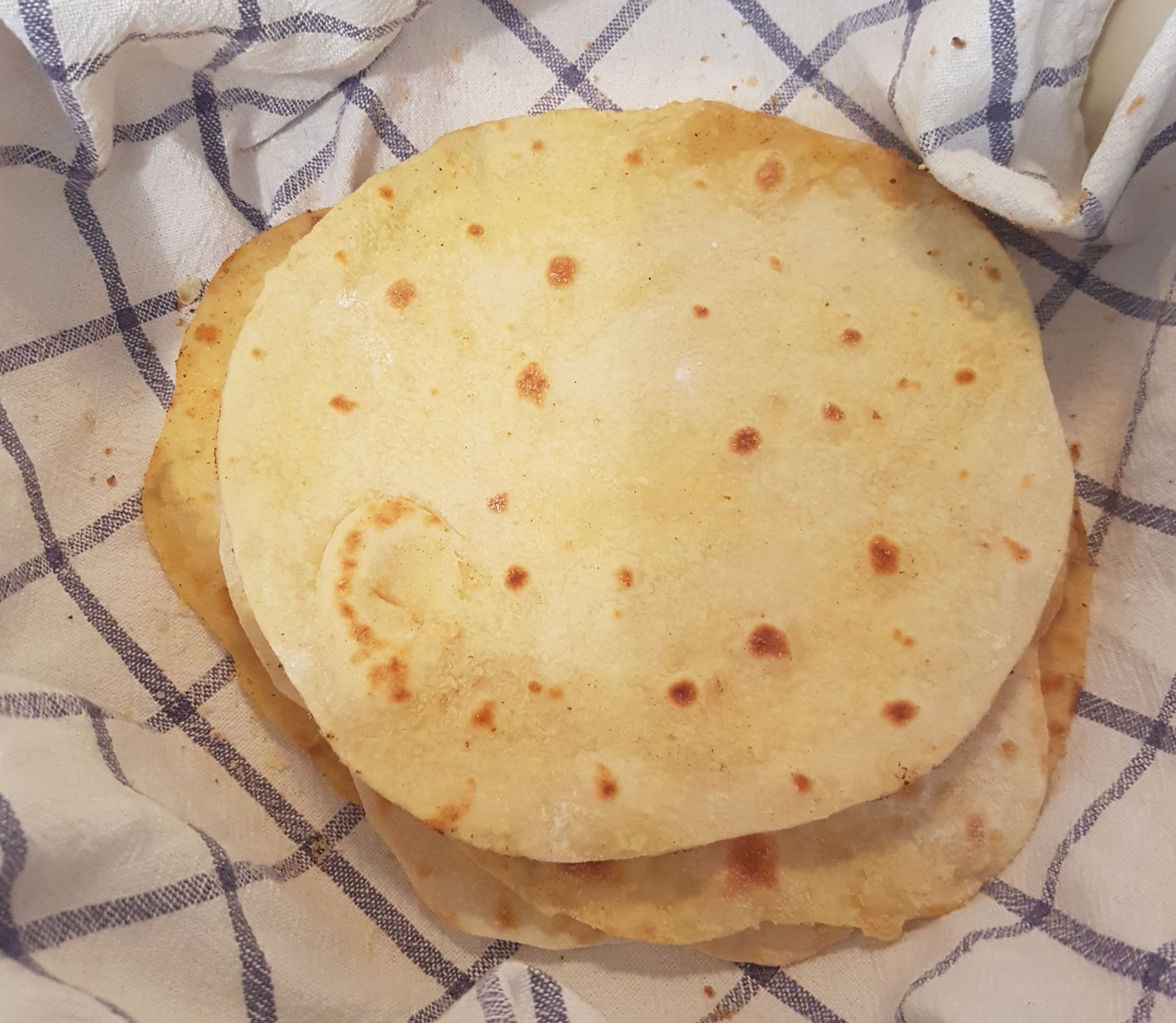 Rustic garlic pita breads | bunch