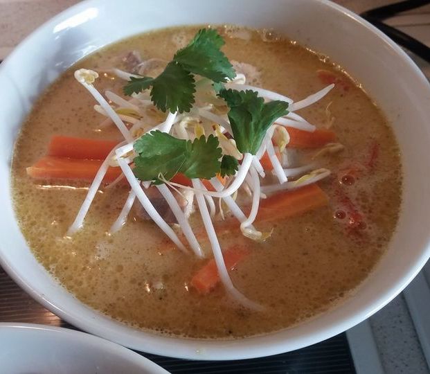 Green Seafood Noodle Soup | bunch