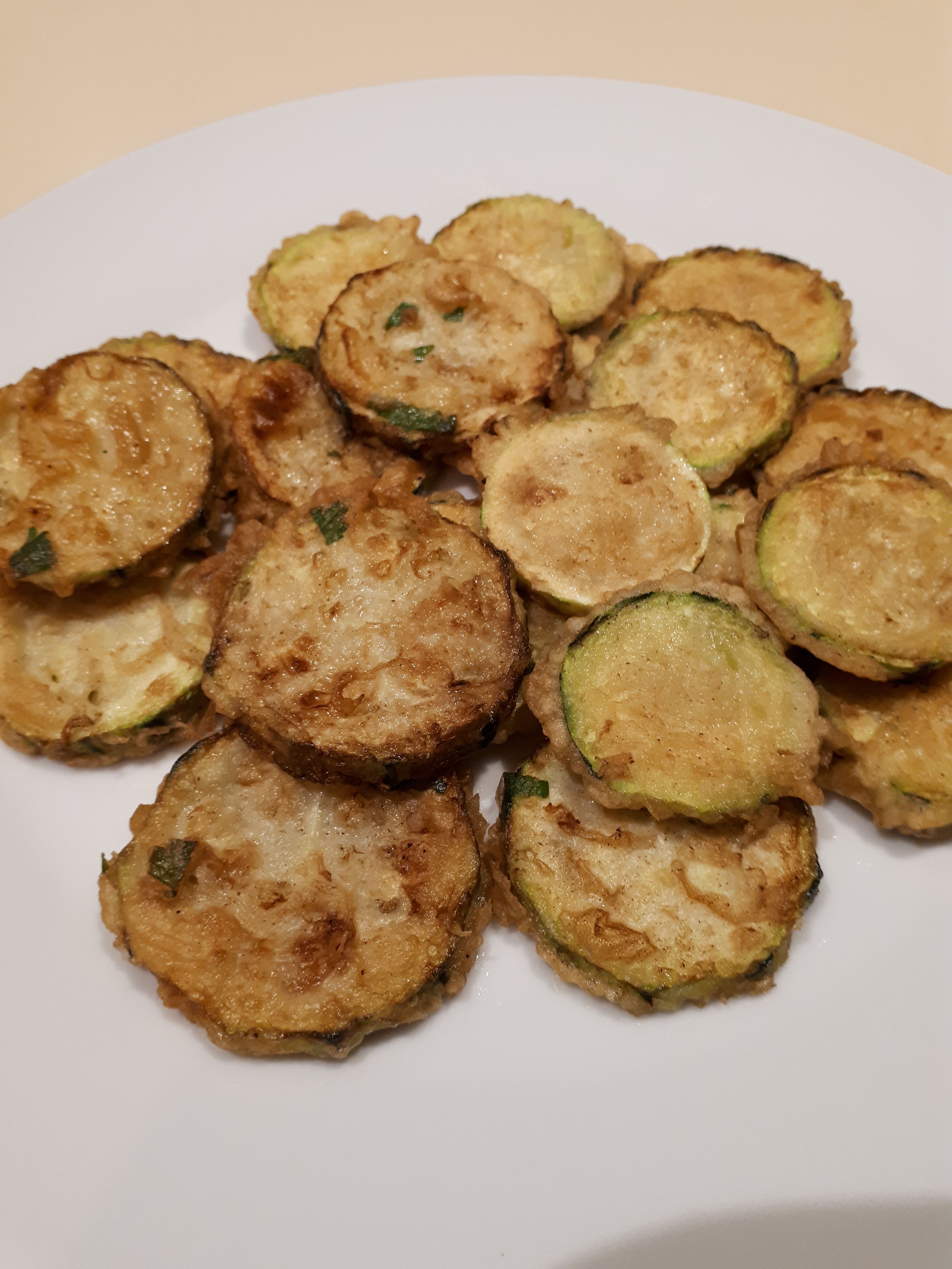 Zucchini Blatter Angefressen