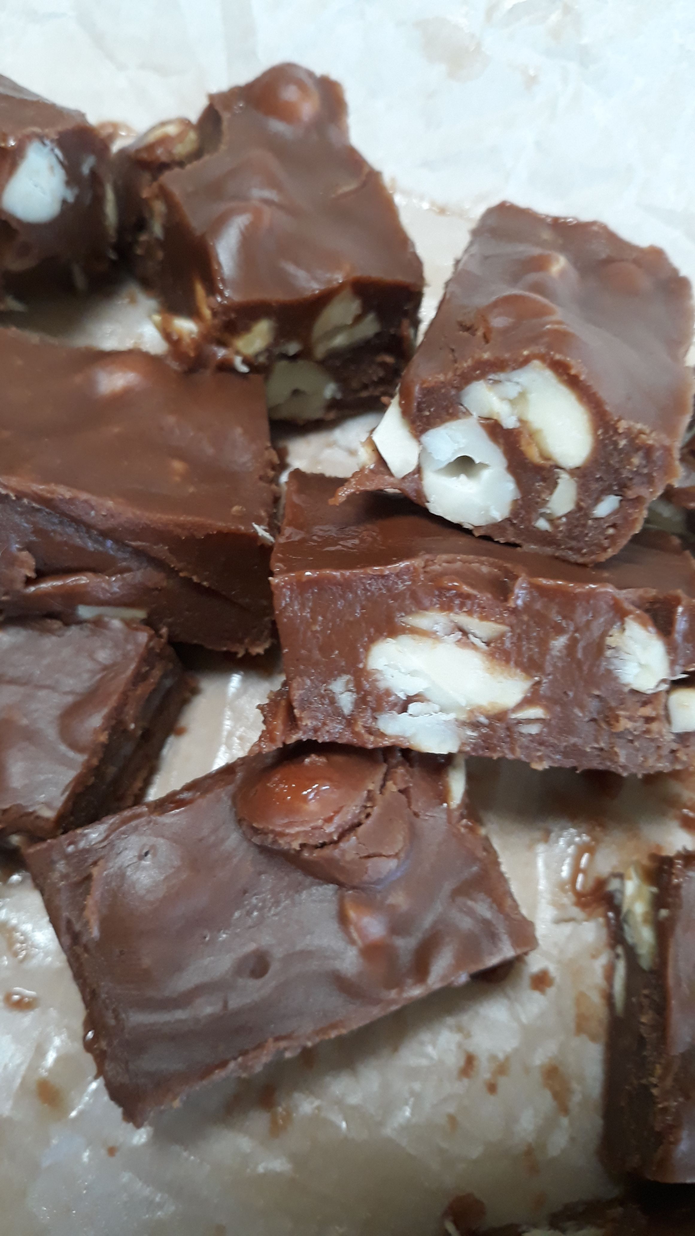 Fudgy Cashew Chocolate Slice | bunch