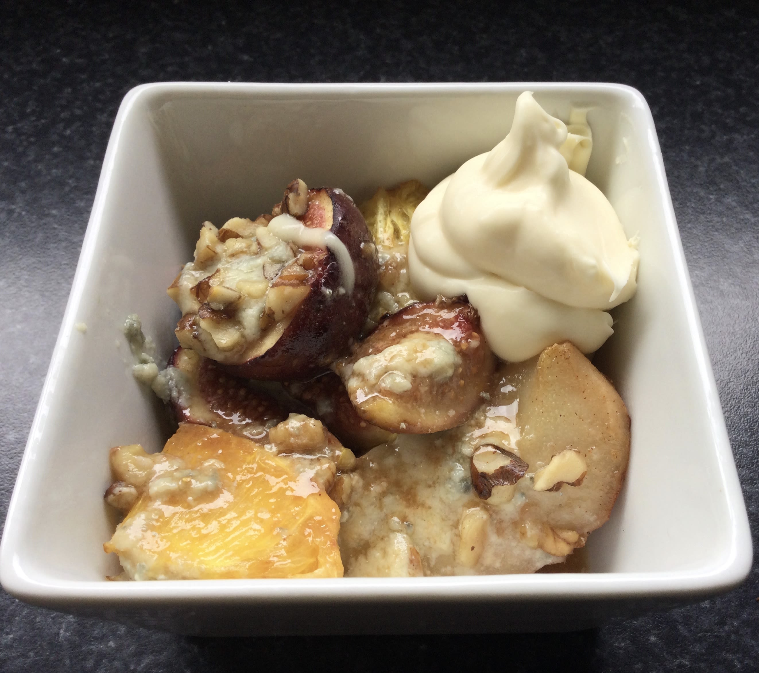 Baked Fruits in Blue Cheese with Mascarpone | bunch
