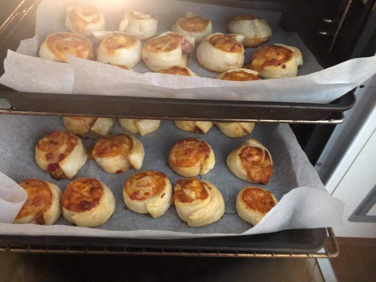 Mini Pizza Scrolls 🍕 | bunch