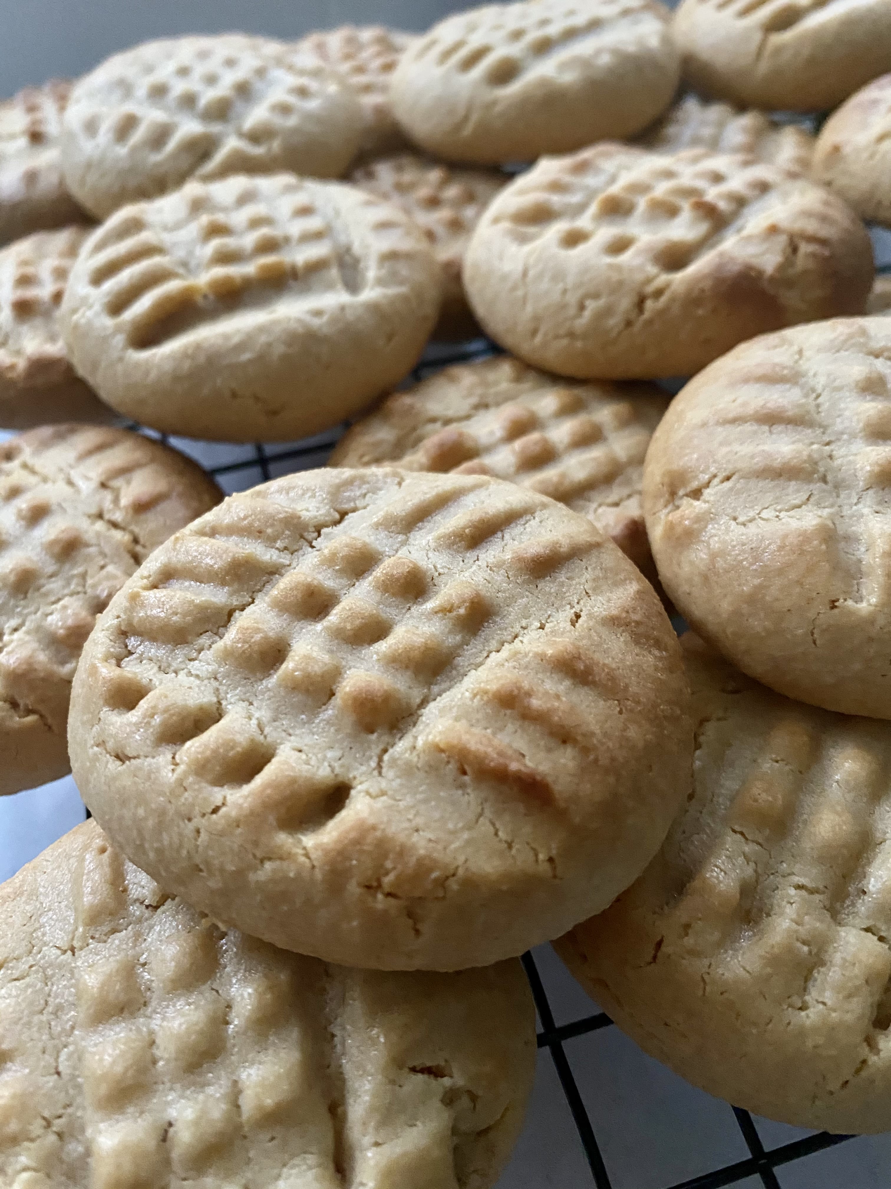 Peanut Butter bikkies 🥜🍪 | bunch