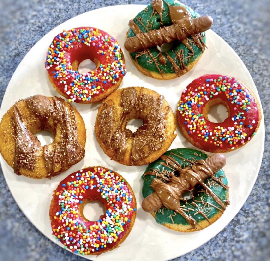 Baked donuts | bunch