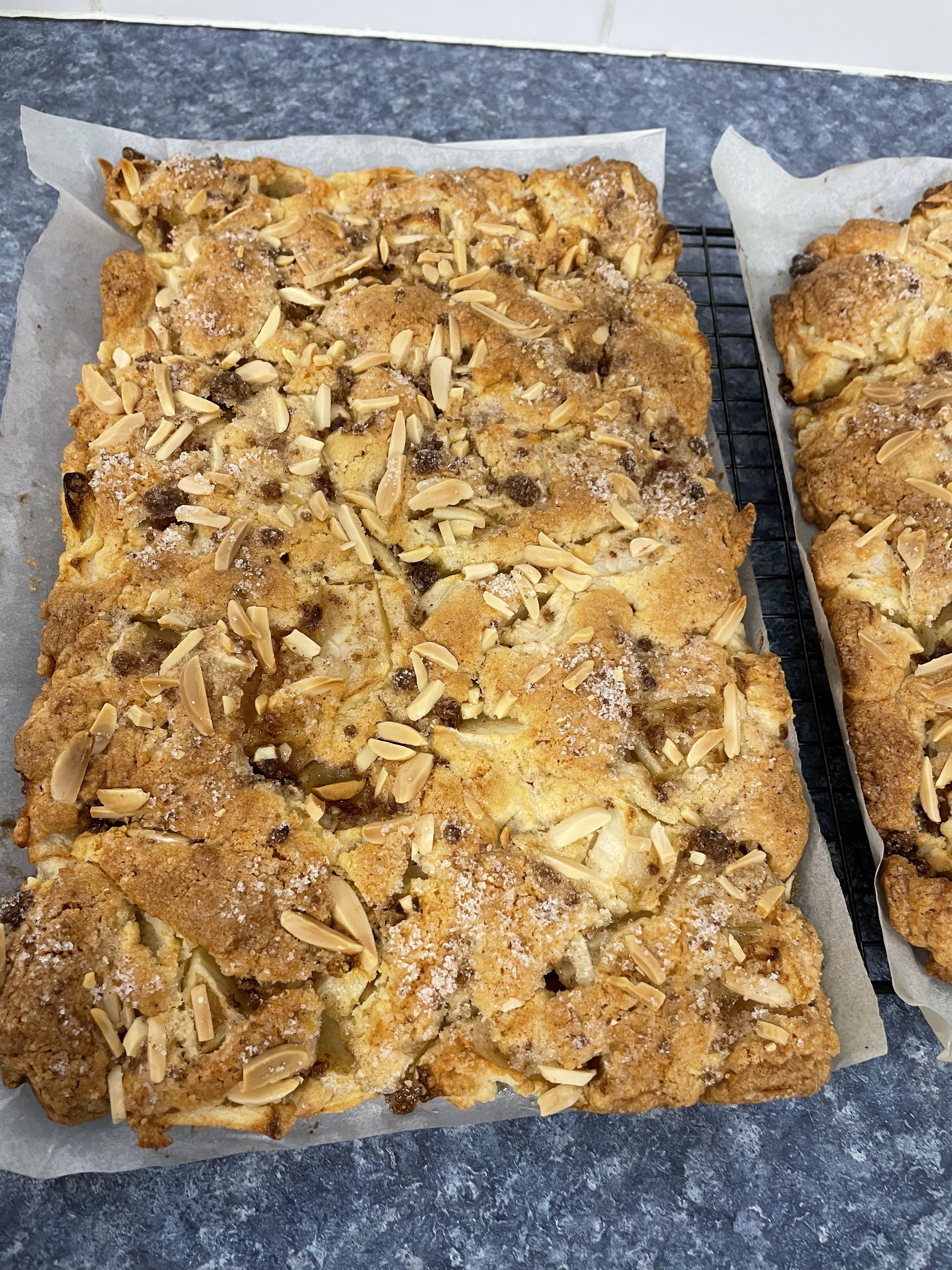 Apple tray cake | bunch