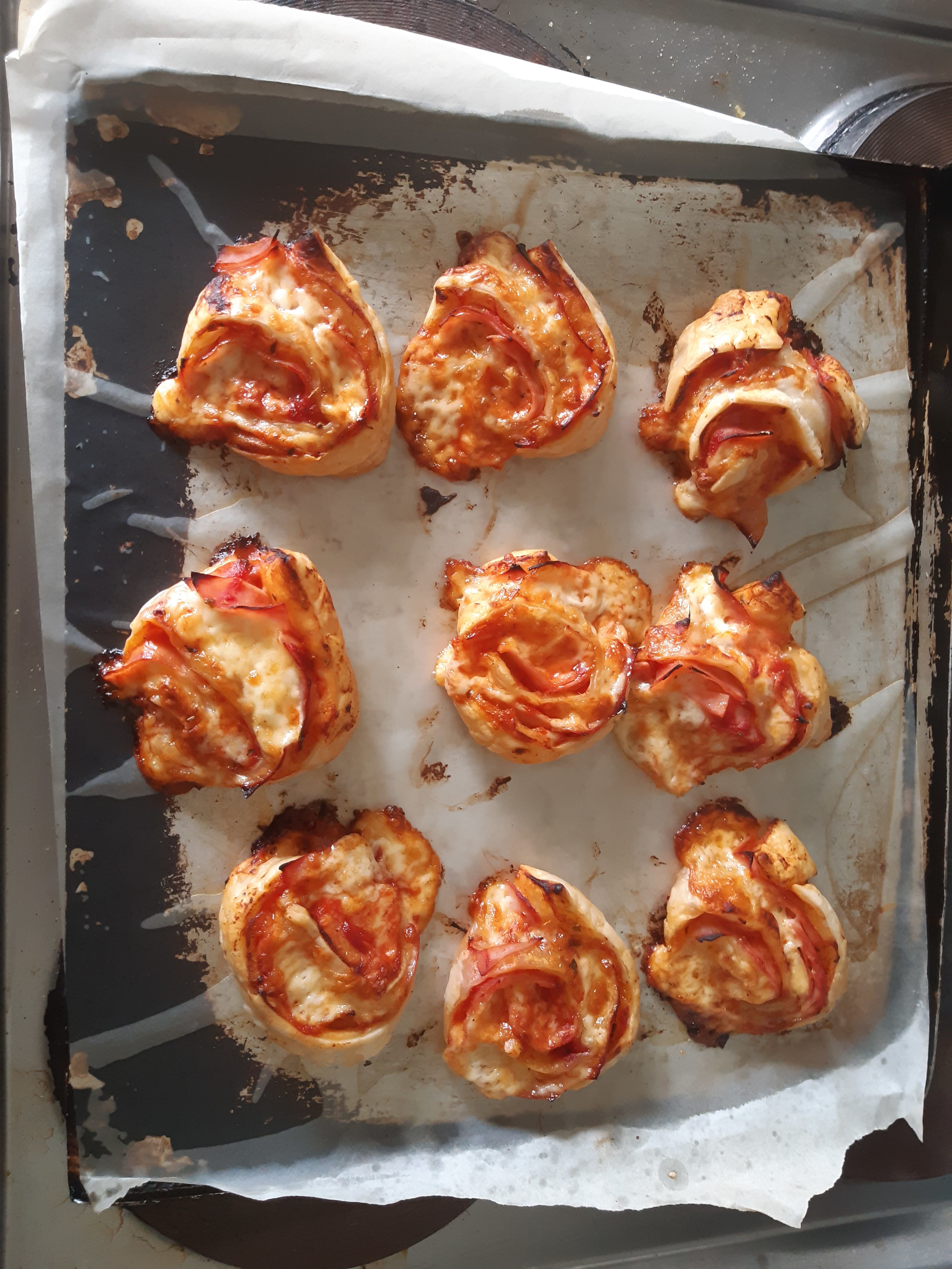 ham and cheese pizza scrolls | bunch