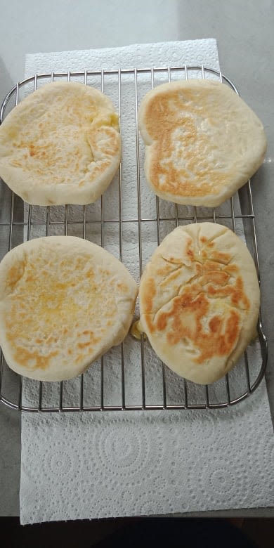 Garlic and cheese naan bread | bunch