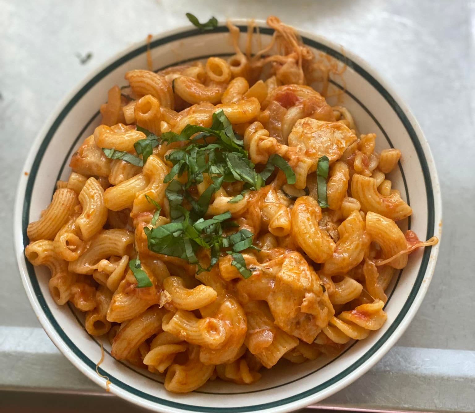 Pasta with Chicken, Tomato & Mozzarella Sauce | bunch