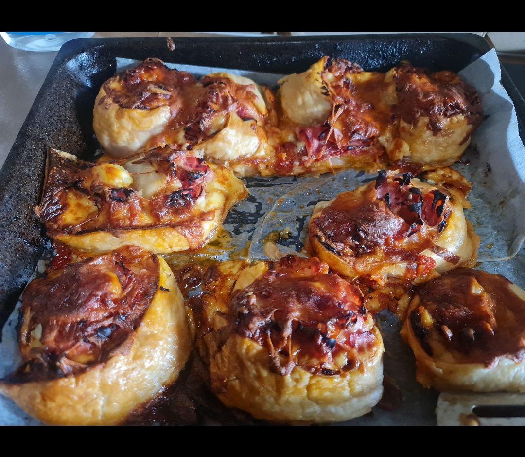 Loaded puff pastry scrolls | bunch