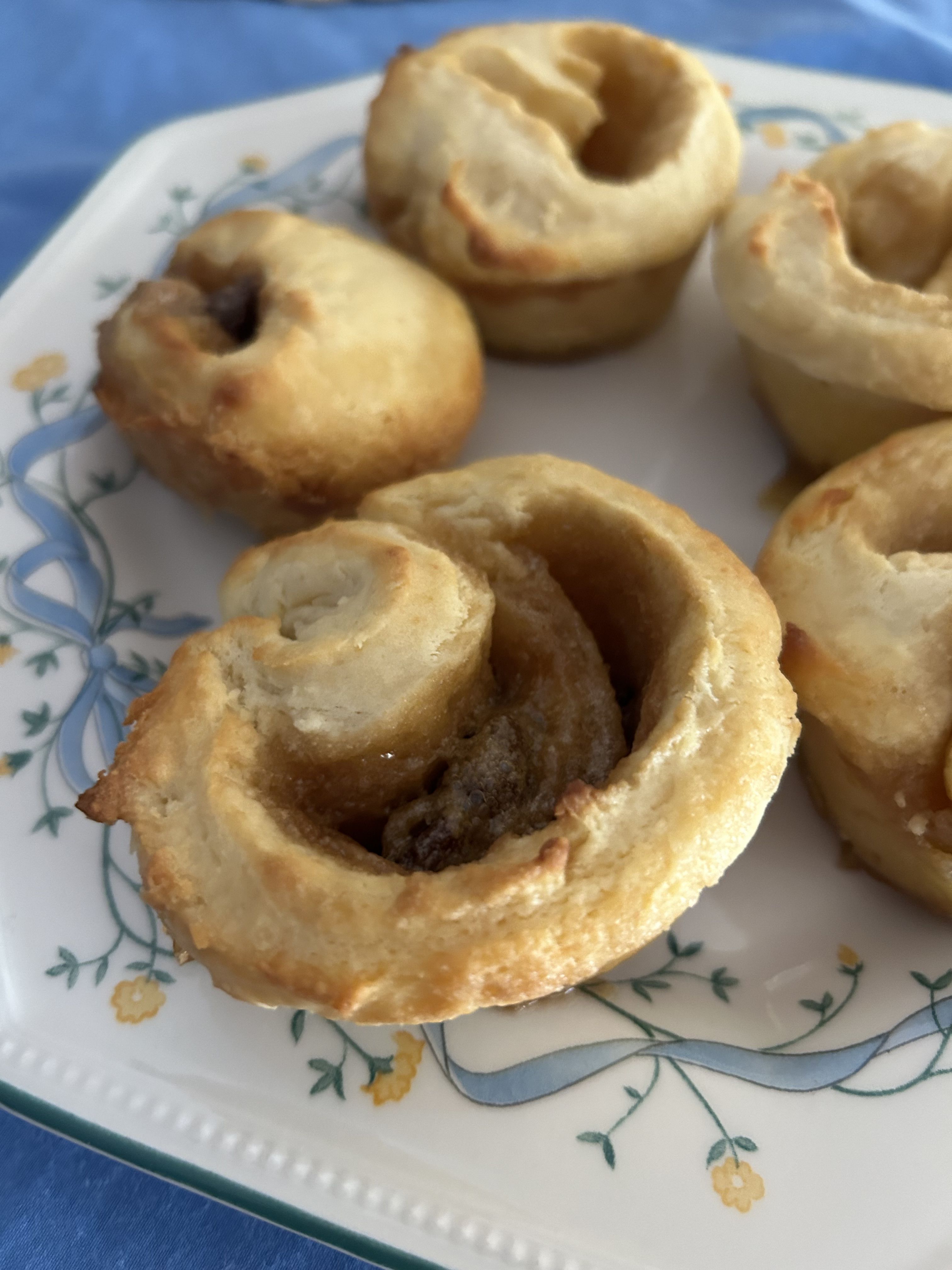 Caramel Choc Chip Scroll Scones | bunch