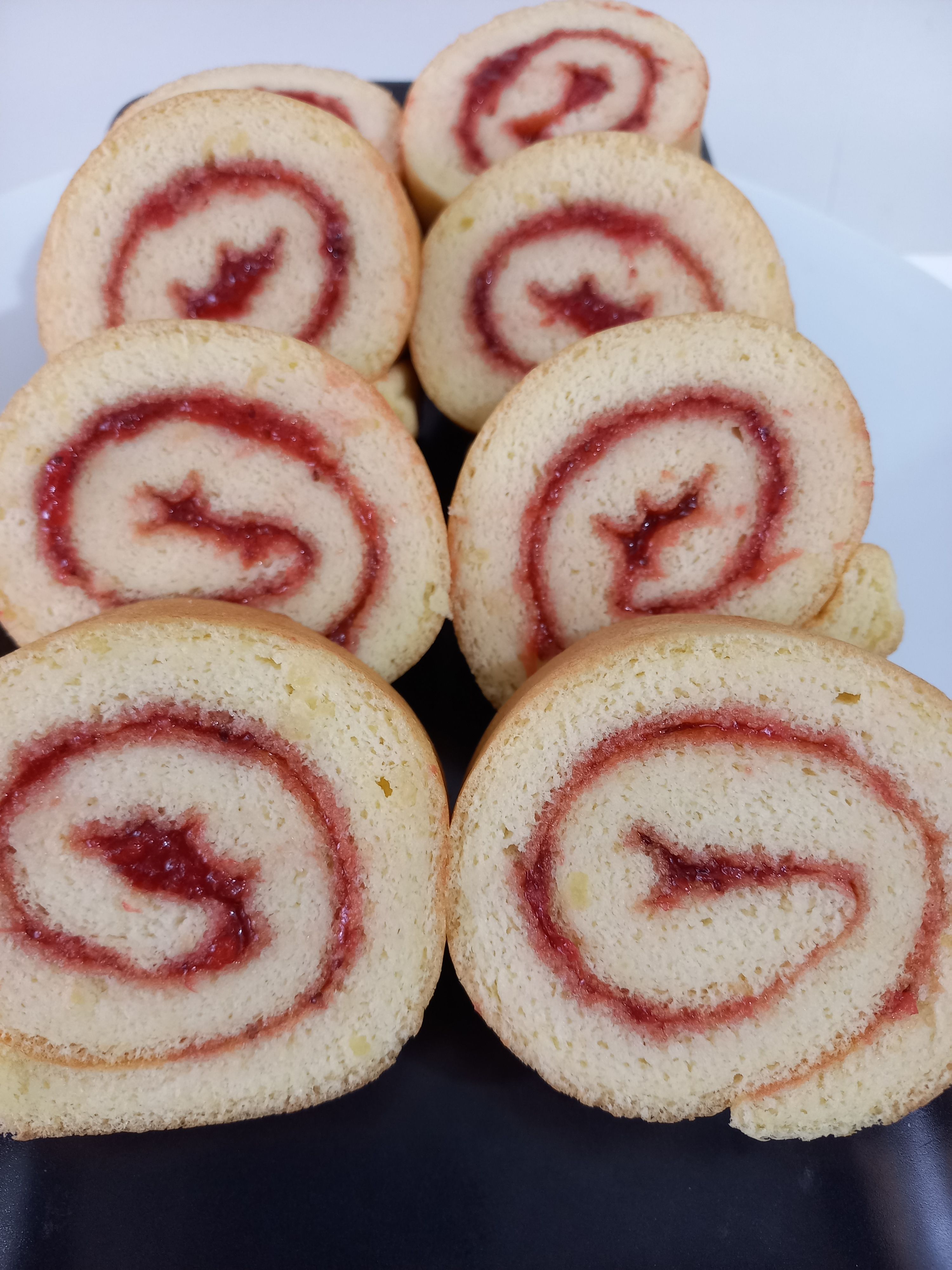 🍓Strawberry Jam Sponge Roll 🍓 | bunch