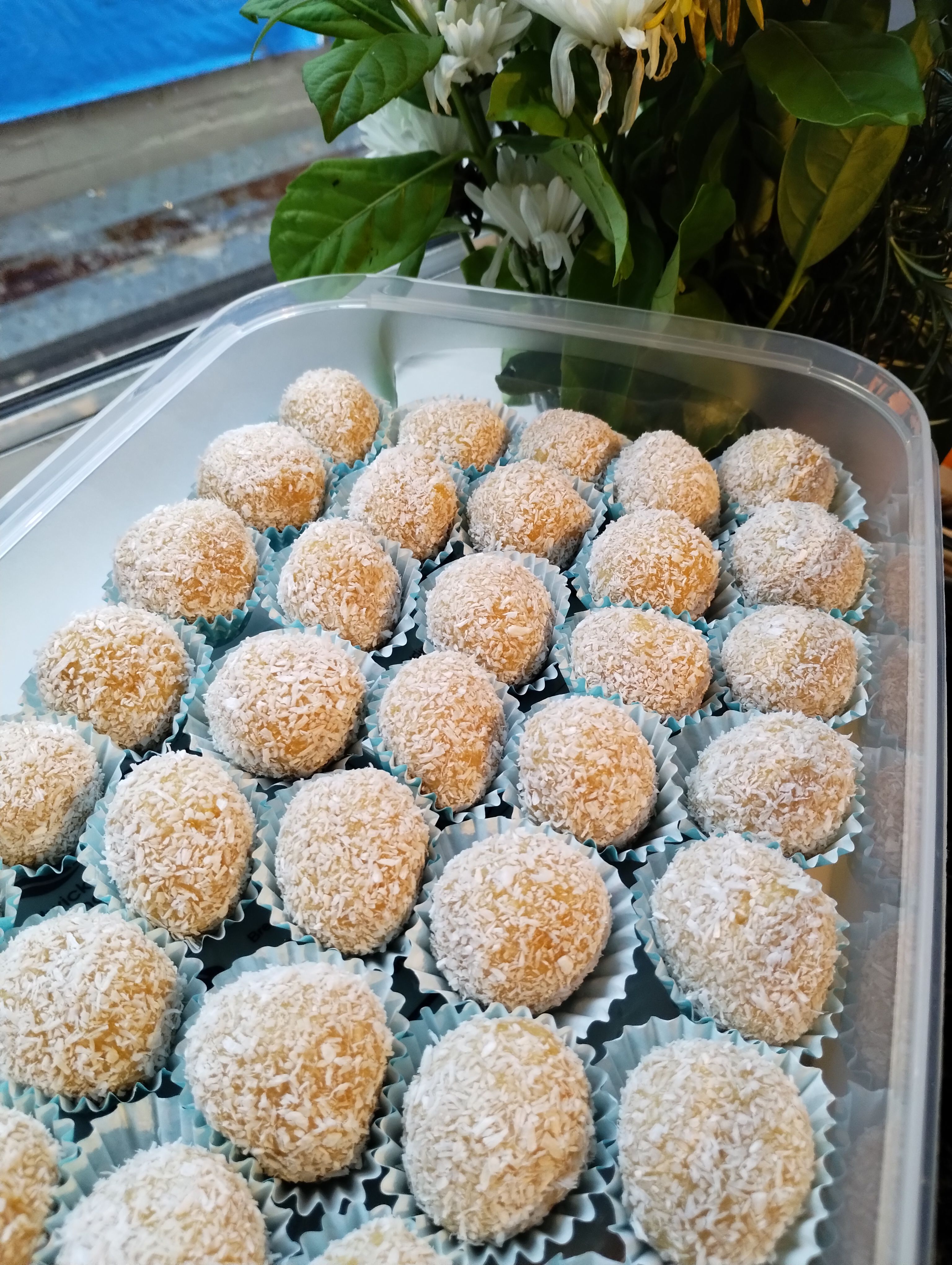 Lemon Crisp Balls | bunch
