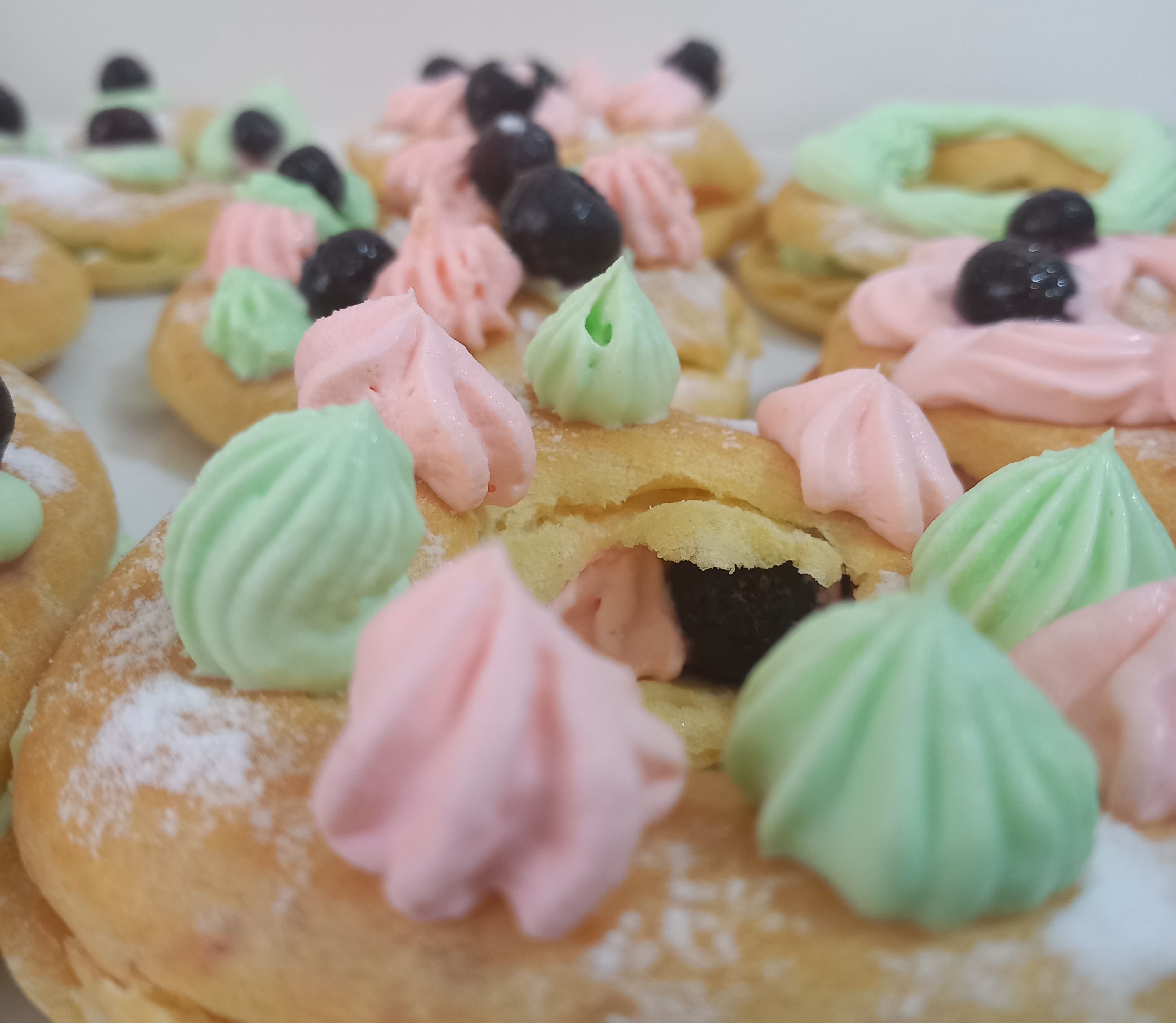 Christmas Cream Puff | bunch