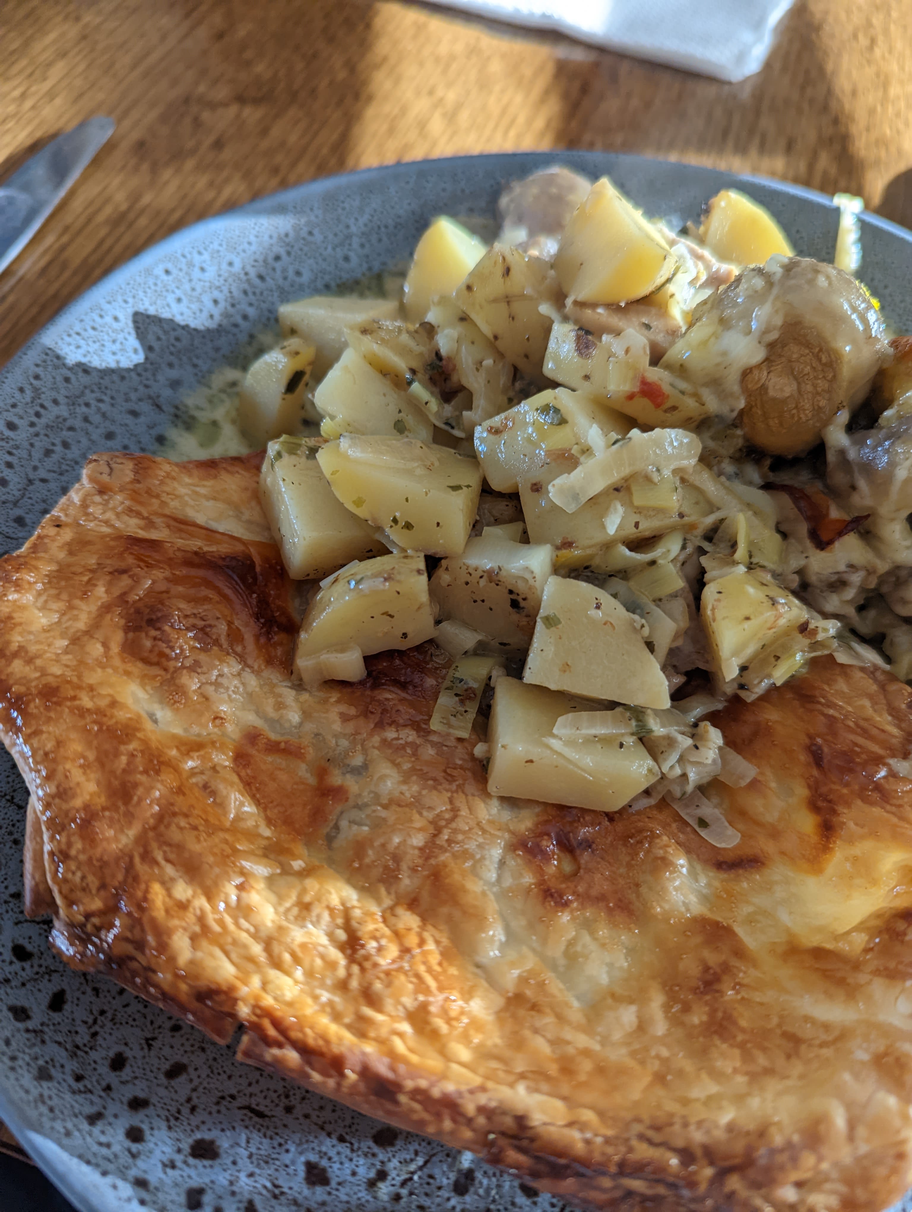 Prosecco, chicken, leek and potato pies | bunch