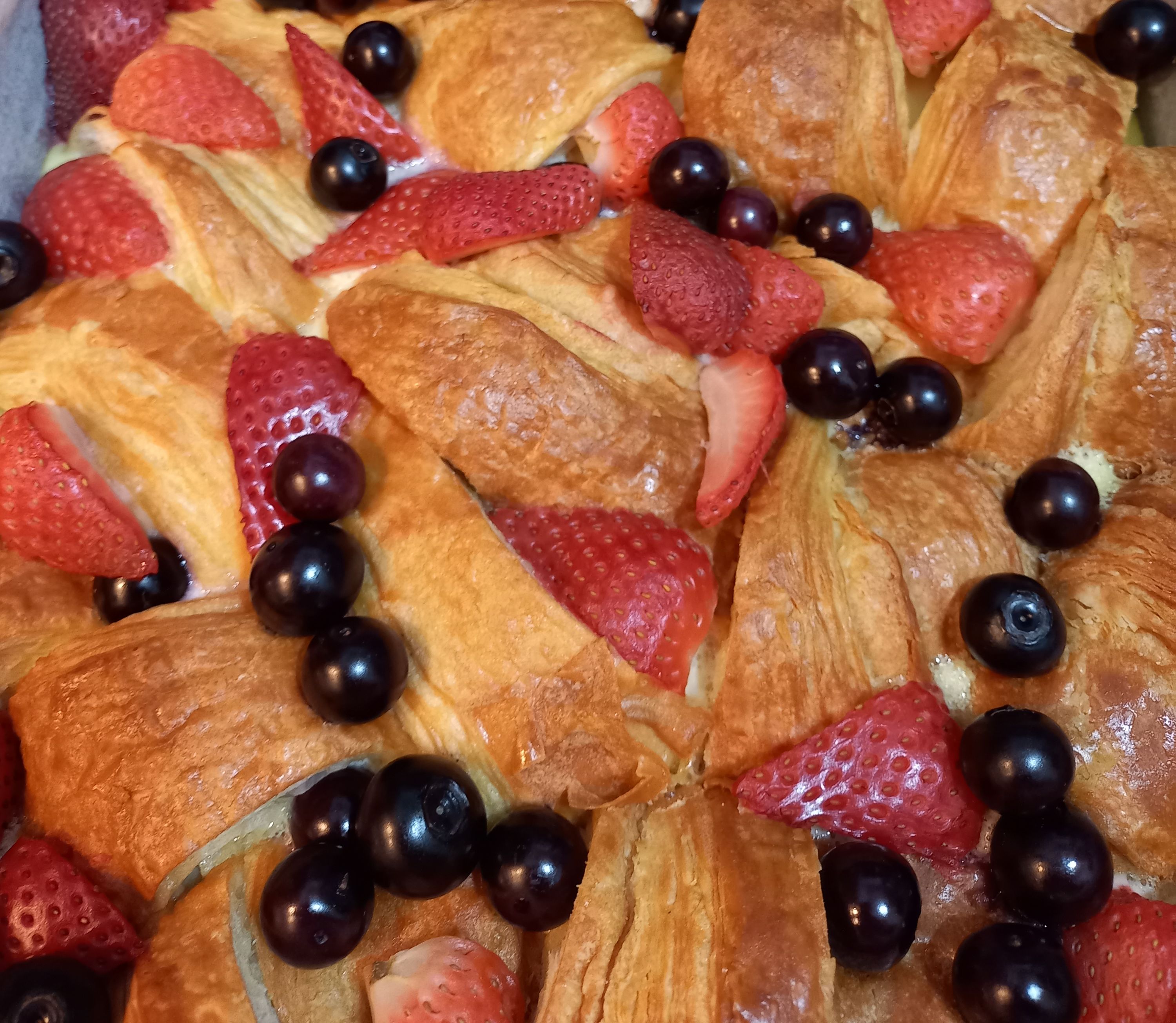 Mixed Berries Croissant Pudding | bunch