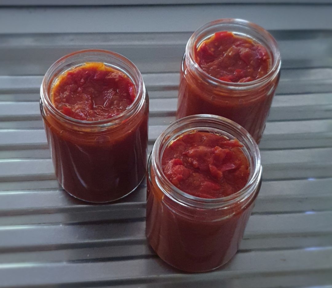 Tomato & Capsicum Relish | bunch