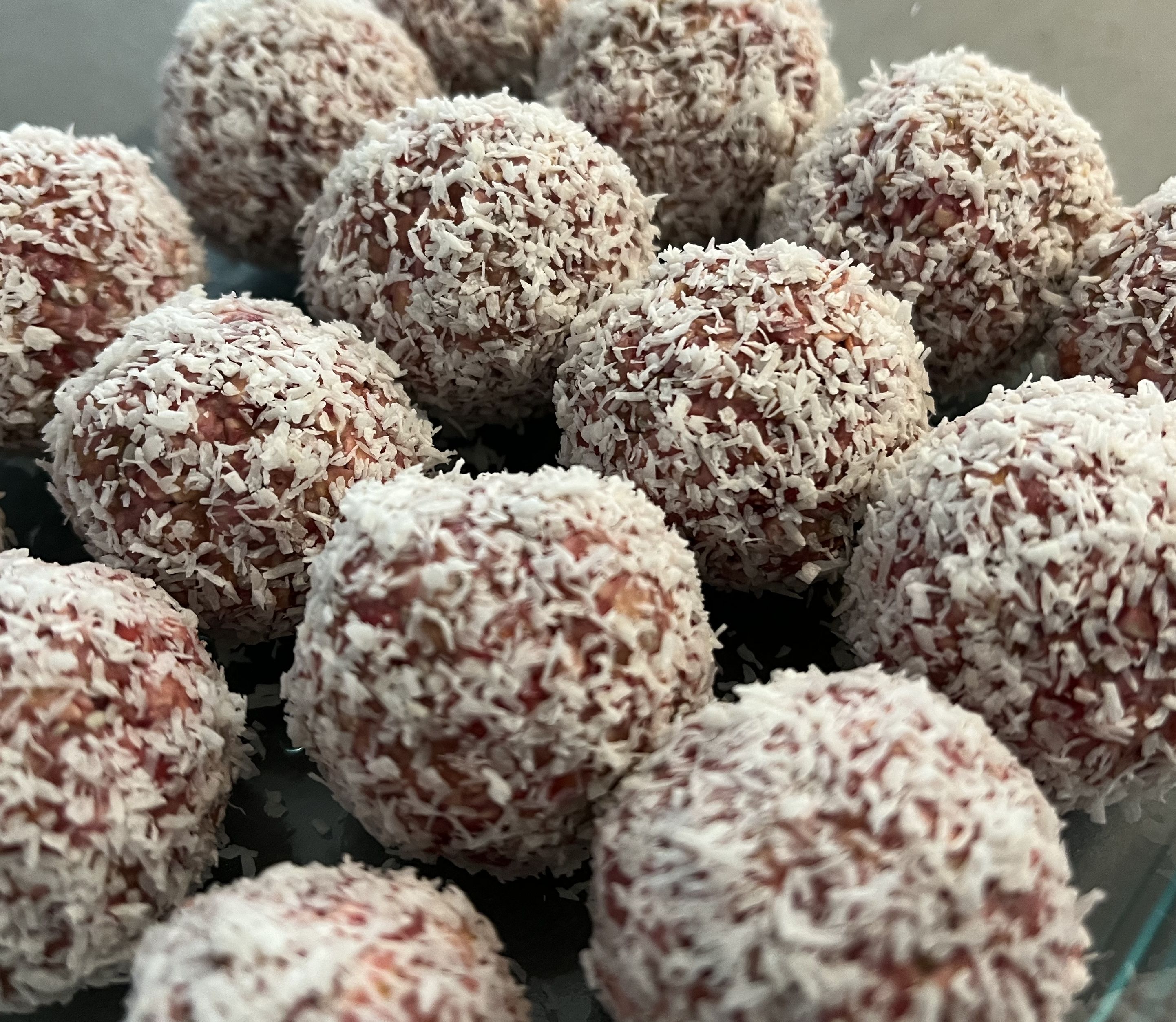 Raspberry coconut balls 🌺 | bunch
