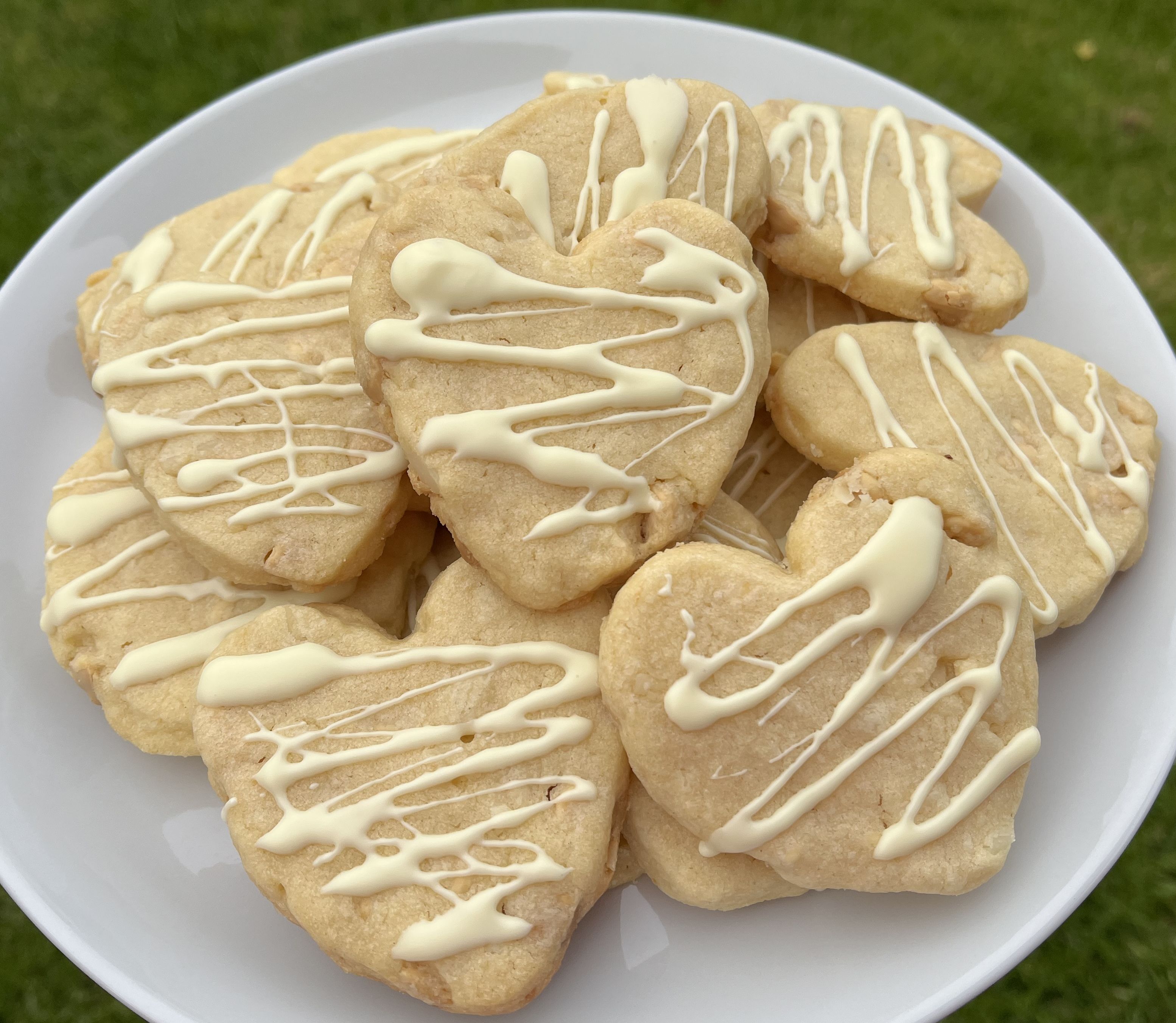 Macadamia and White Chocolate Biscuits | bunch