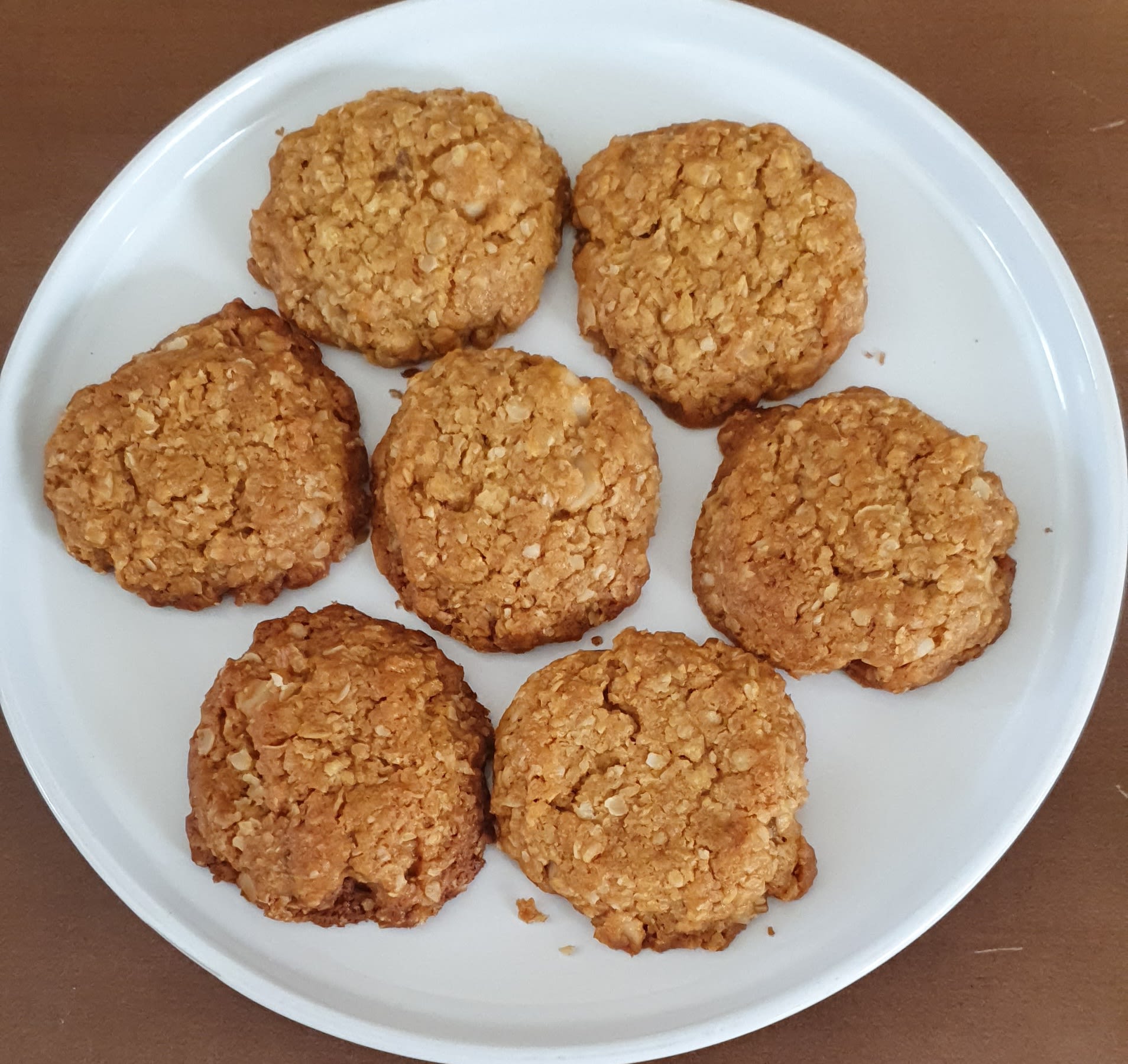 MACADAMIA AND GINGER OAT COOKIES | bunch