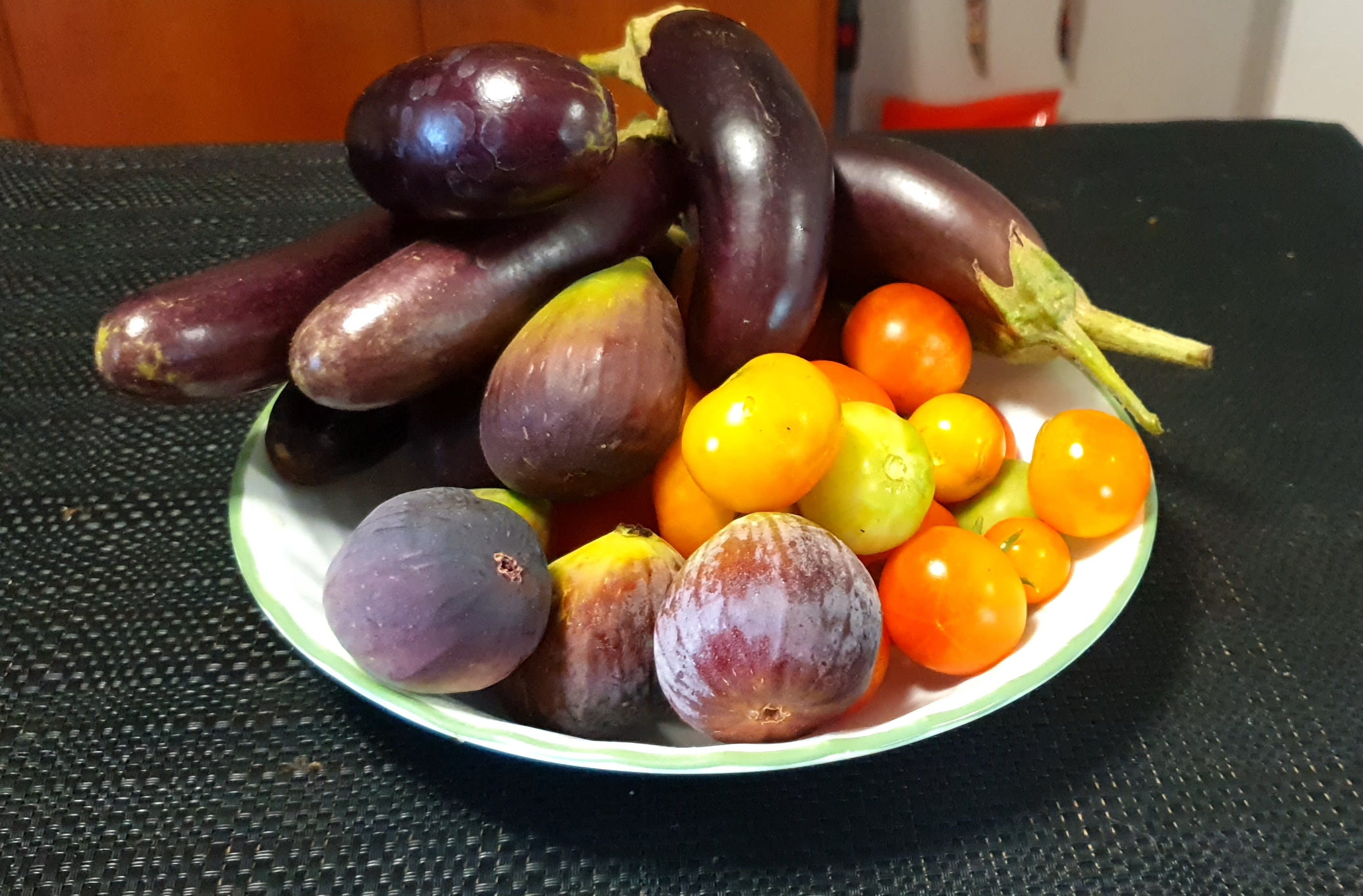 My Mini Vegetable Garden is still Giving | bunch