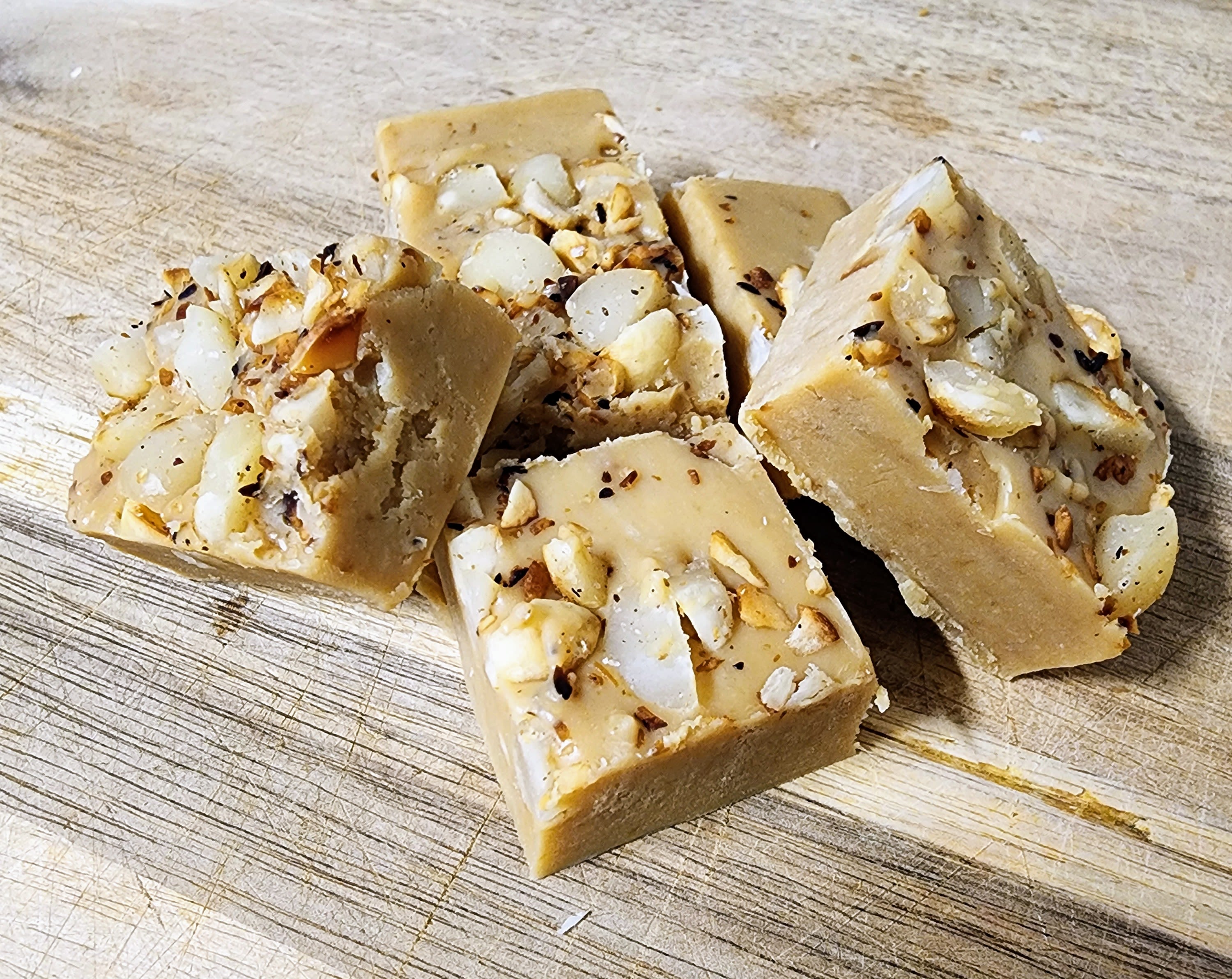 Macadamia and caramel fudge | bunch