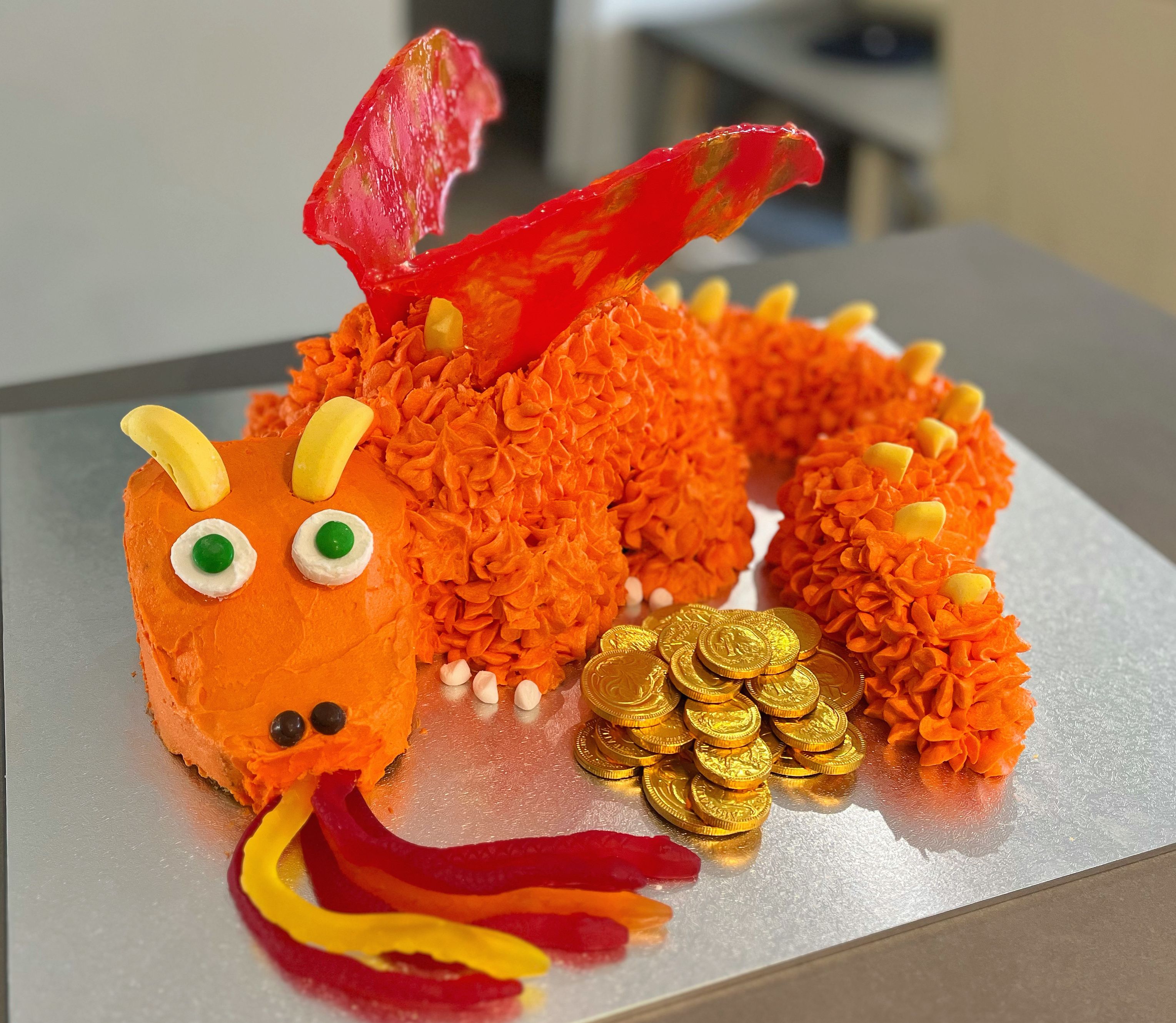 Making a dragon birthday cake | bunch