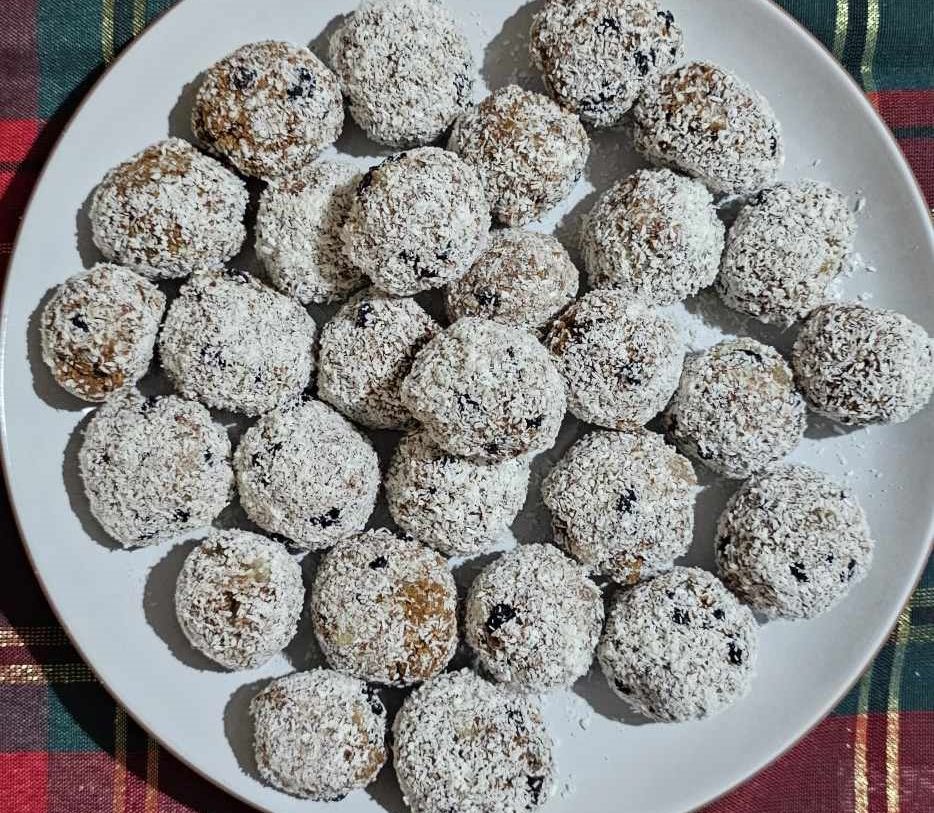 Ginger & Currant Balls | bunch
