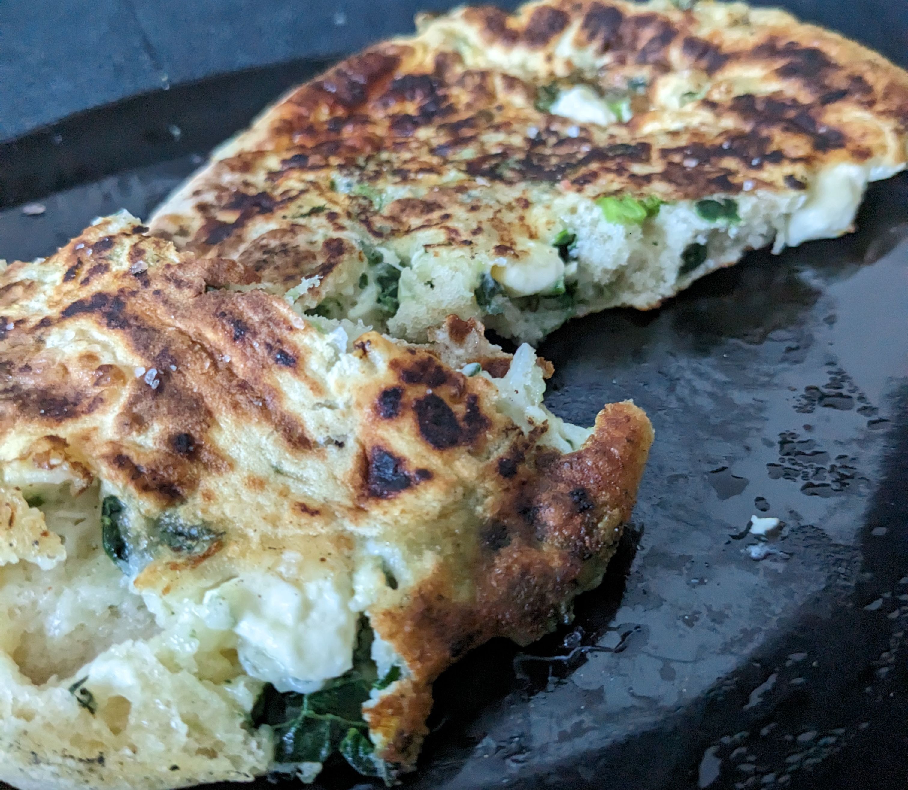 Cheesy garlic naan | bunch