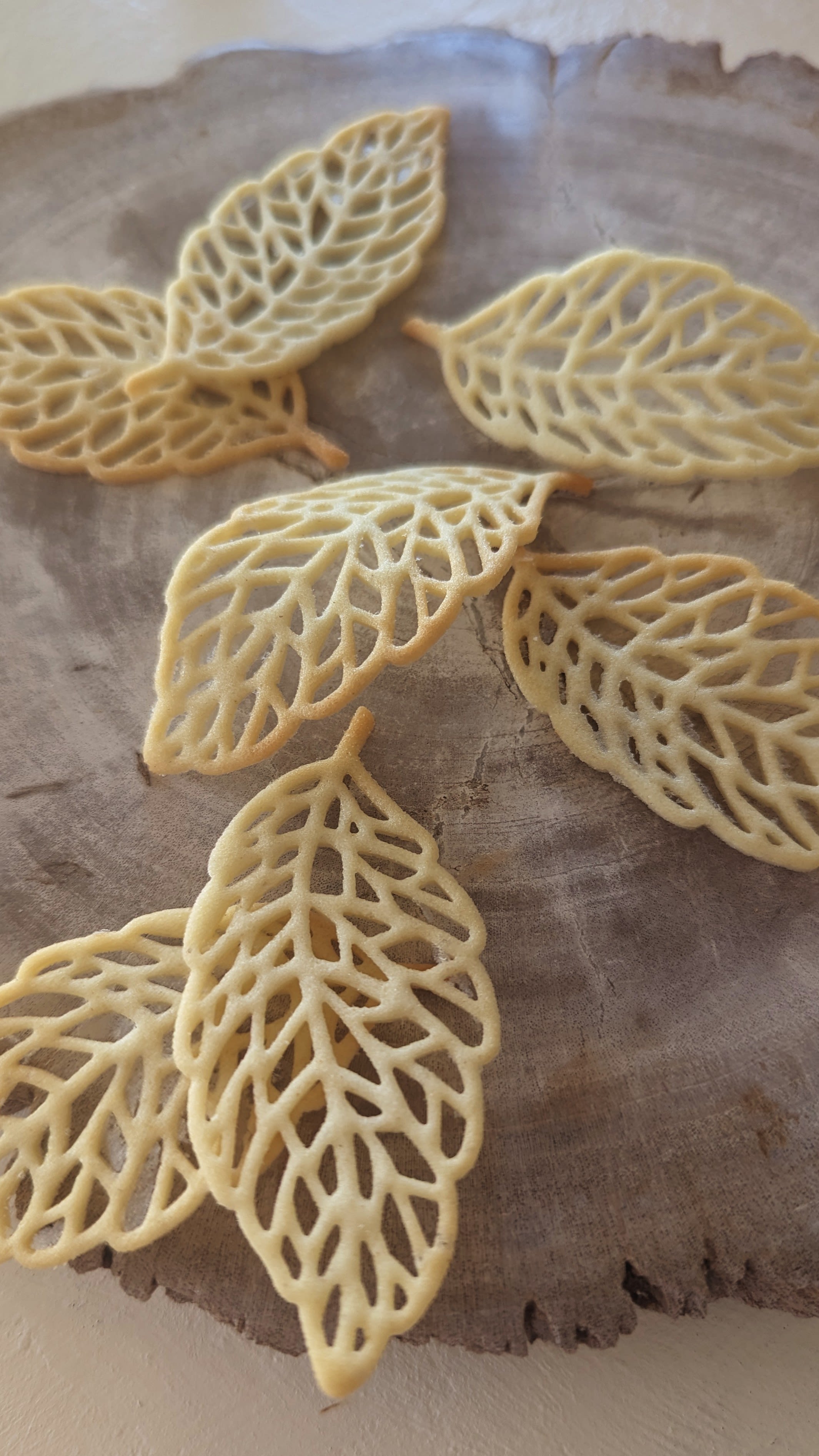 Leaf Tuille Garnish | bunch