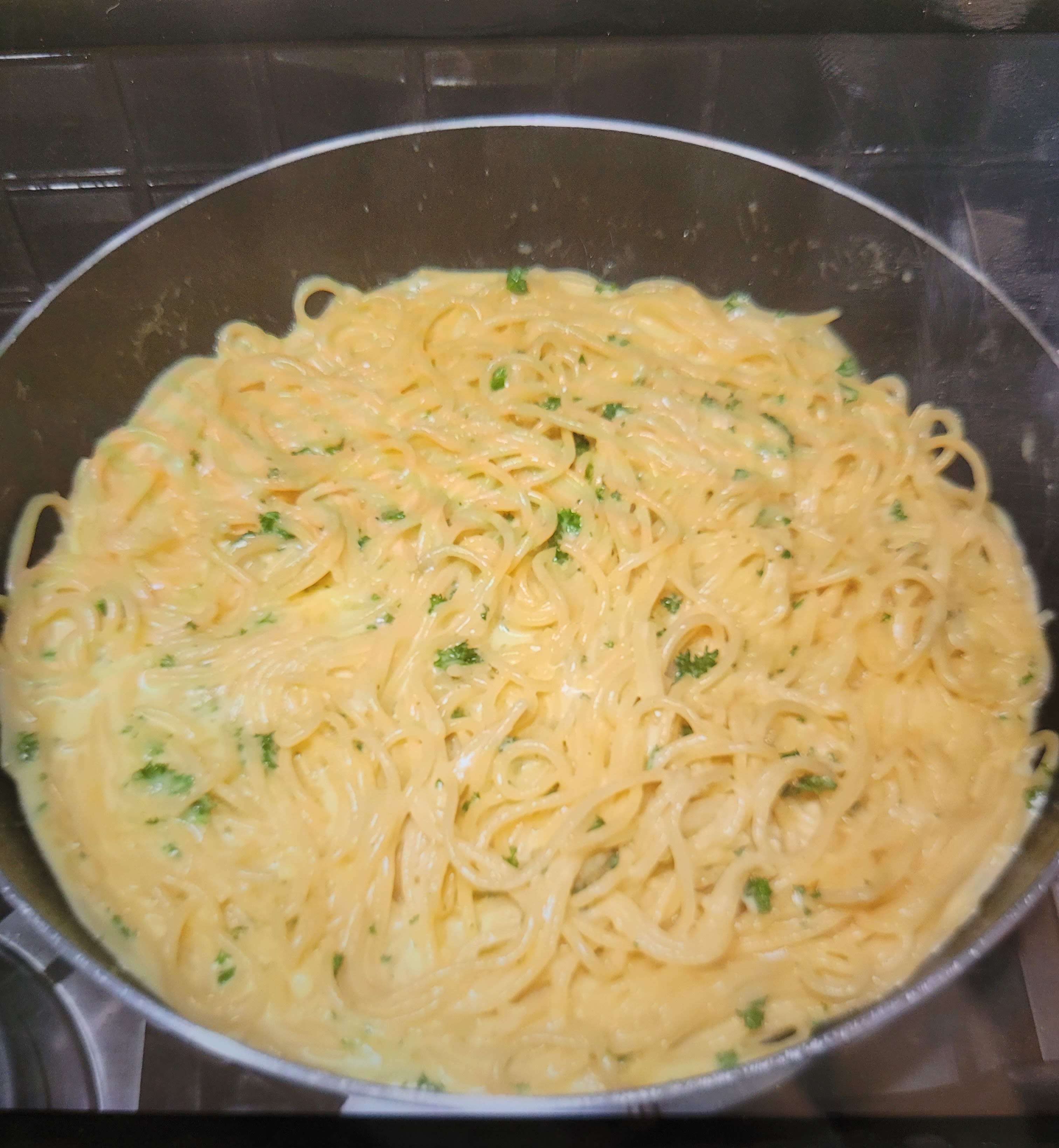 Creamy Garlic and Cheese Sauce Spaghetti | bunch