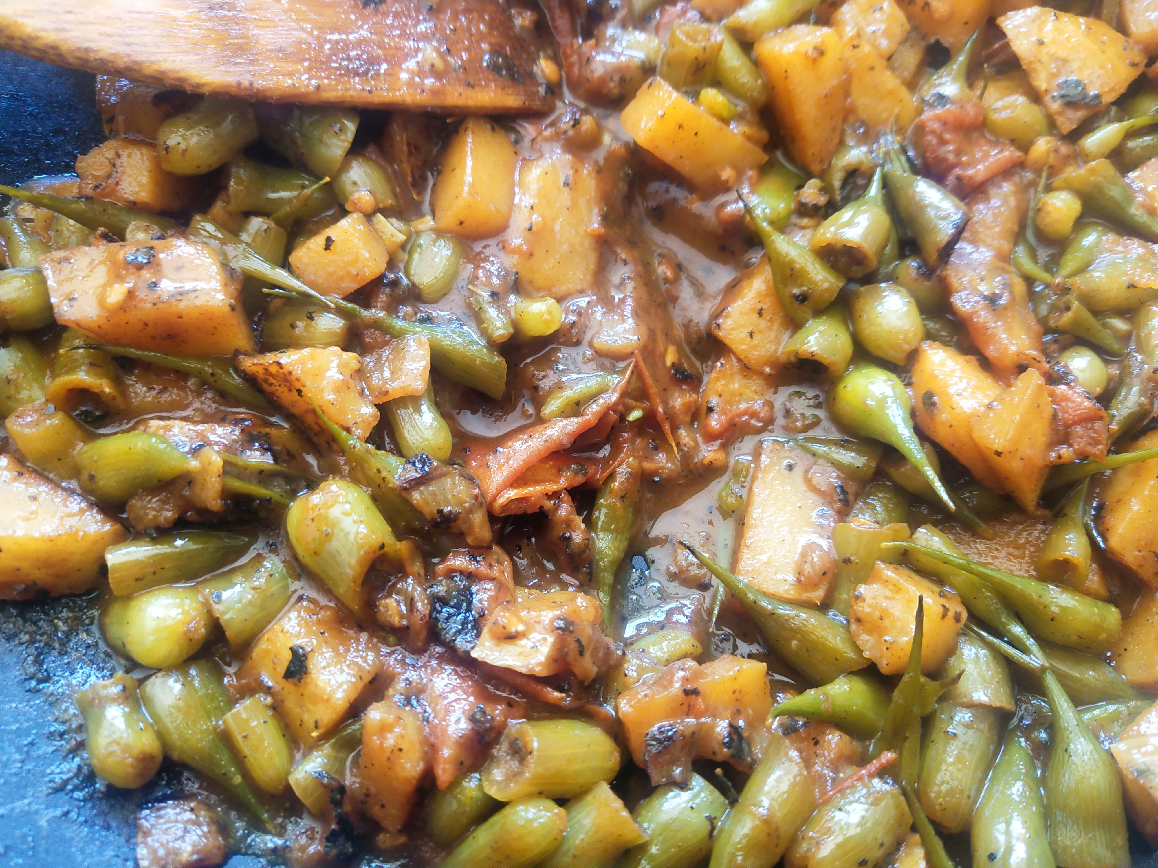 Moongra aloo sabji (radish pods and potato) | bunch