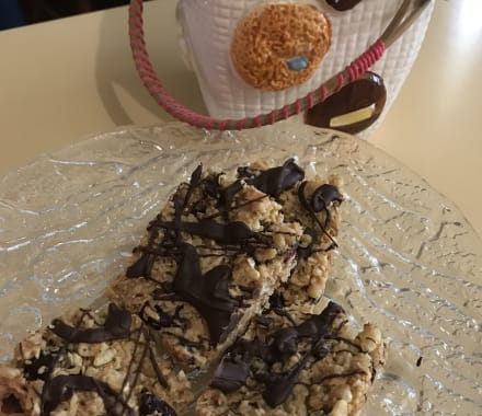Oat,rice bubble and fruit slice | bunch