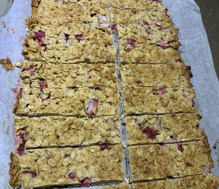 Strawberry museli bars | bunch