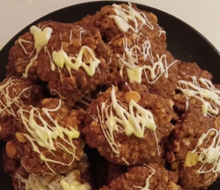 Macadamia Caramel Bikkies | bunch