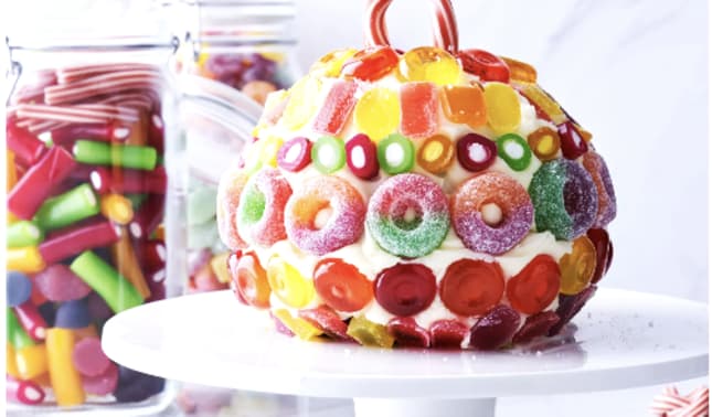 Hacks | 10 ways to turn a mud cake into a Xmas gift or a centrepiece ...