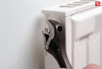 Skift nemt din radiator med disse 10 trin | BilligVVS