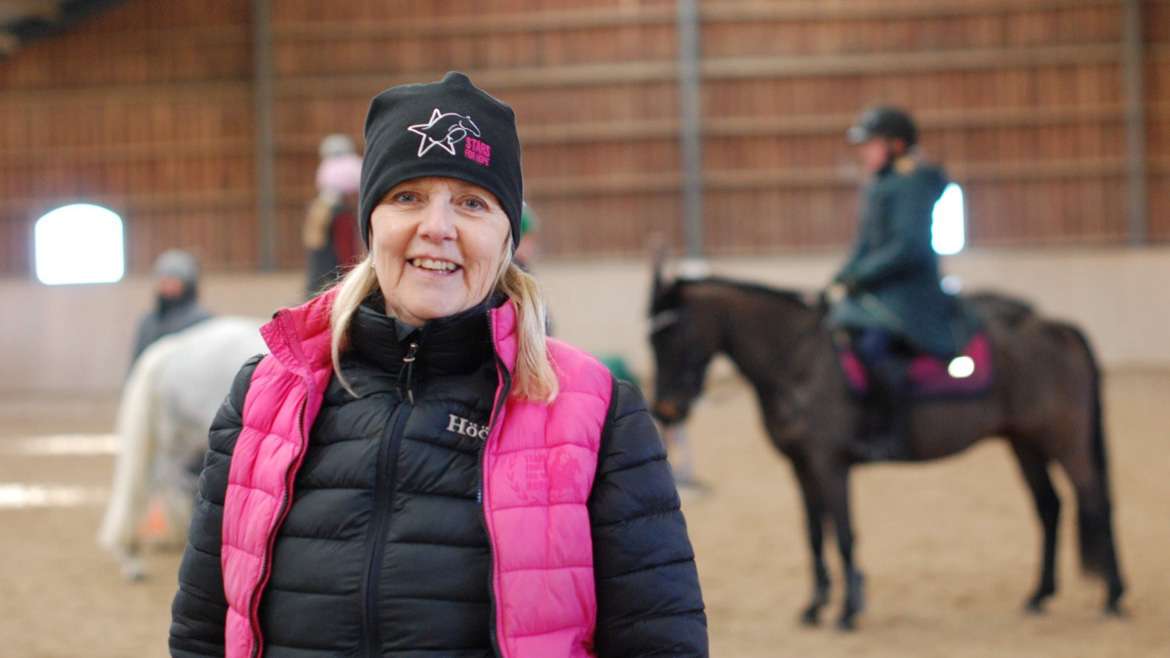 Ridsporten ger Bella kraft att bidra till cancerforskningen | Cancerfonden
