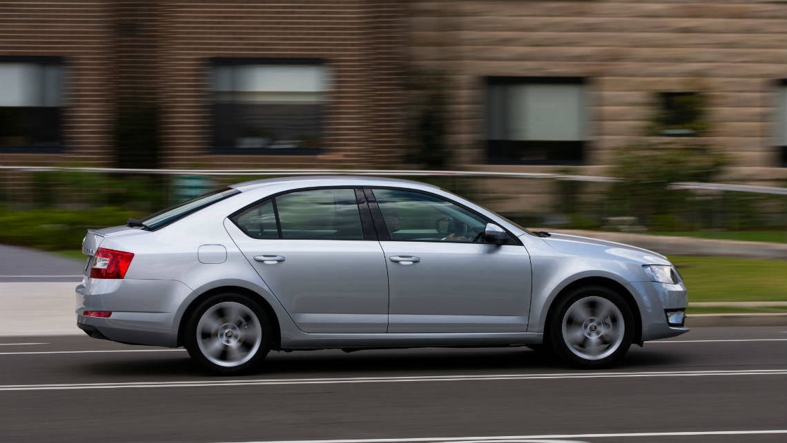 Skoda Octavia Ambition Plus sedan 2015 review | carsguide