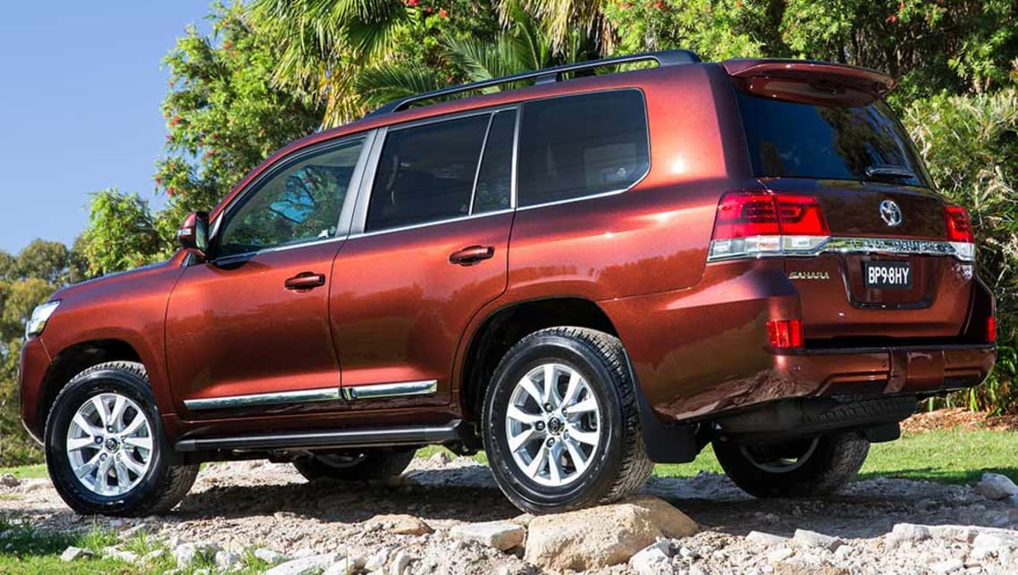 Toyota Land Cruiser LC200 Sahara 2016 review | CarsGuide
