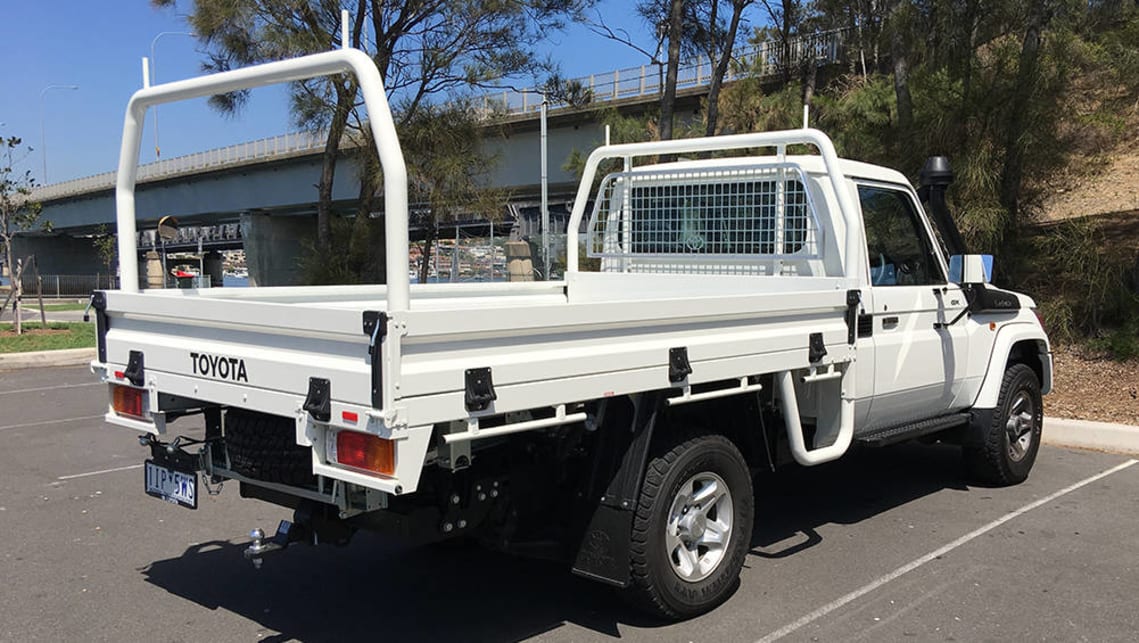 Toyota Land Cruiser GX single cab 2017 review | CarsGuide